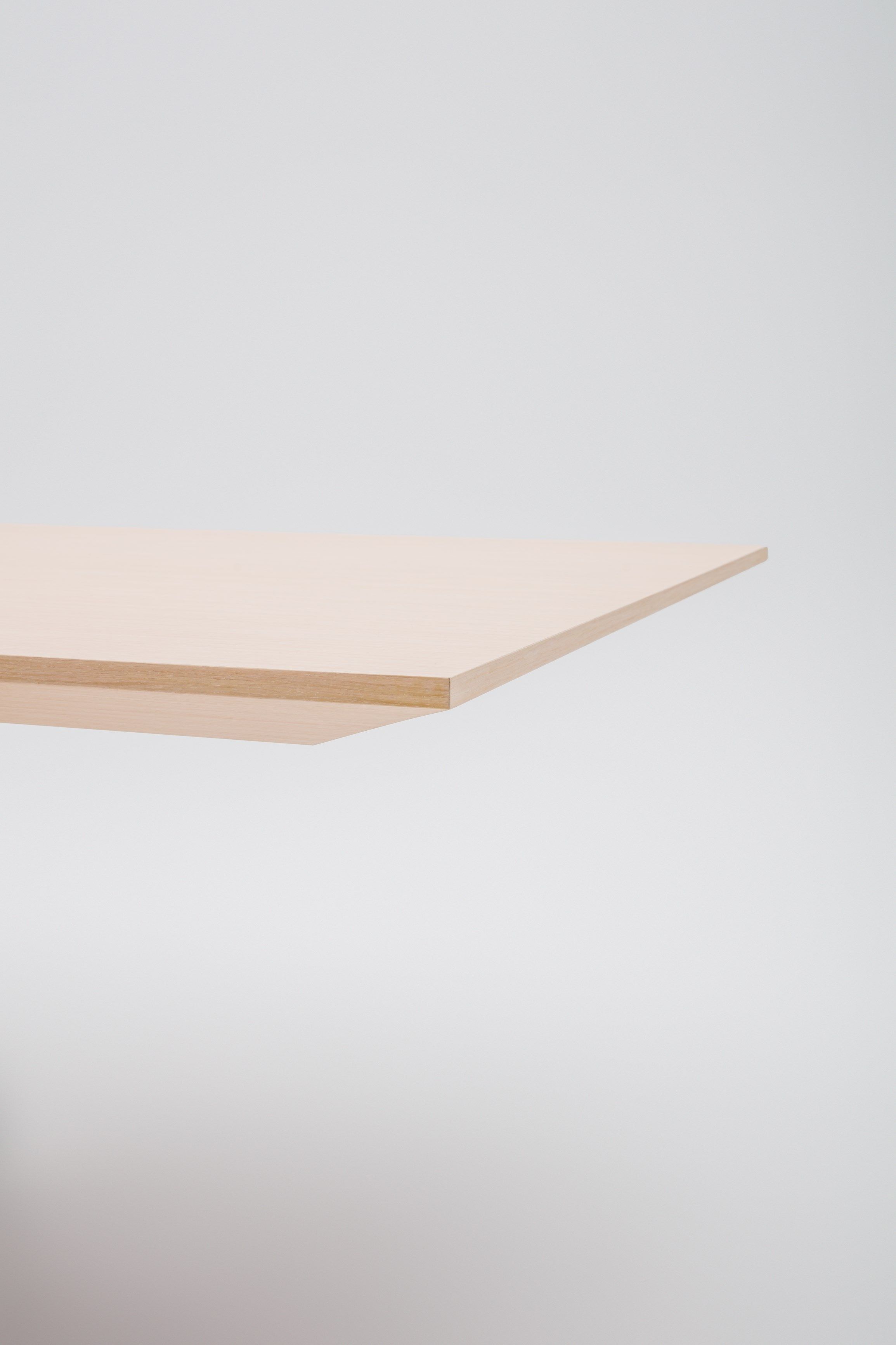 GRAVITY Rectangular office desk with electric motion By MDD | design ...