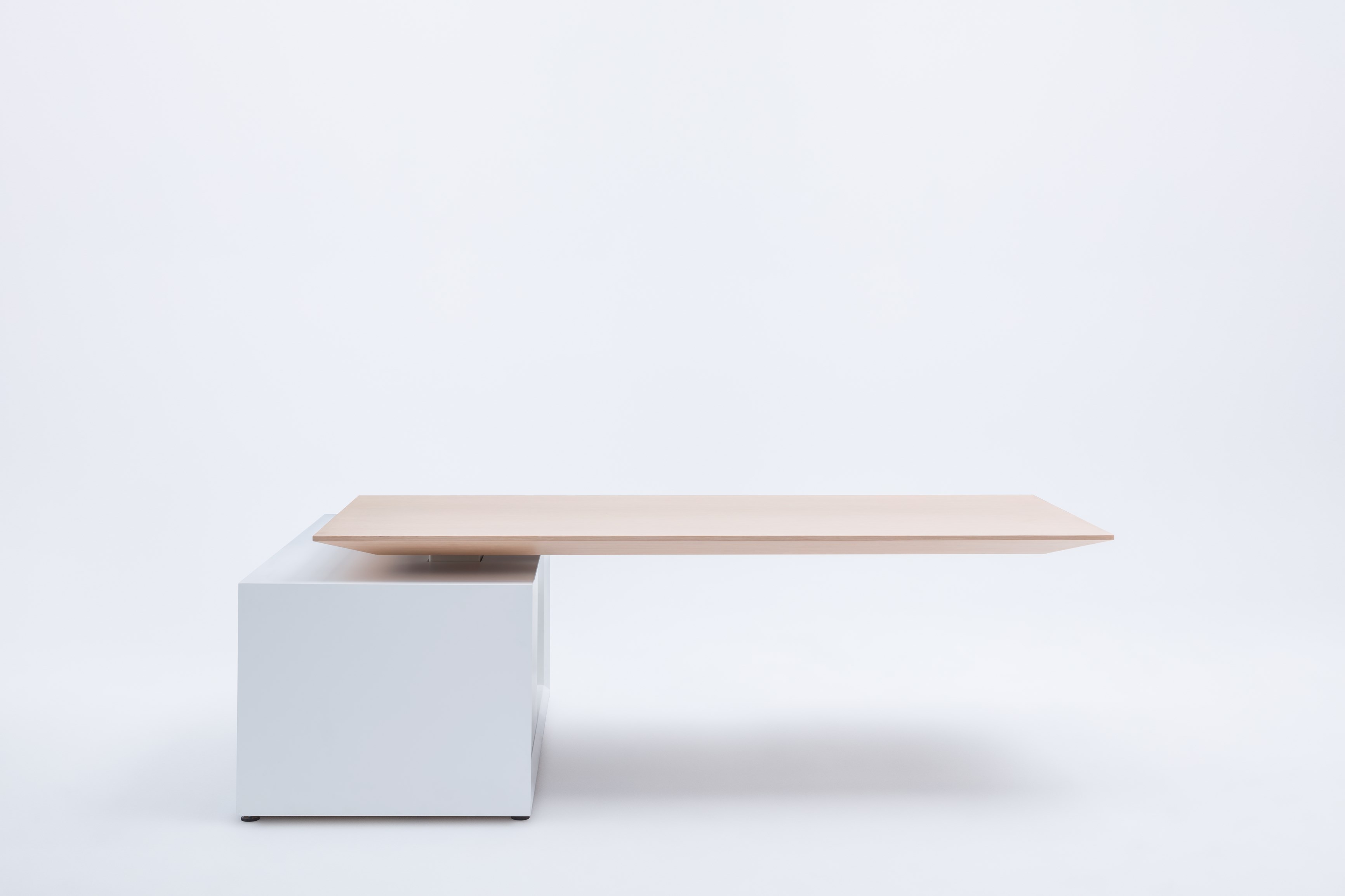 GRAVITY Rectangular office desk with electric motion By MDD | design ...