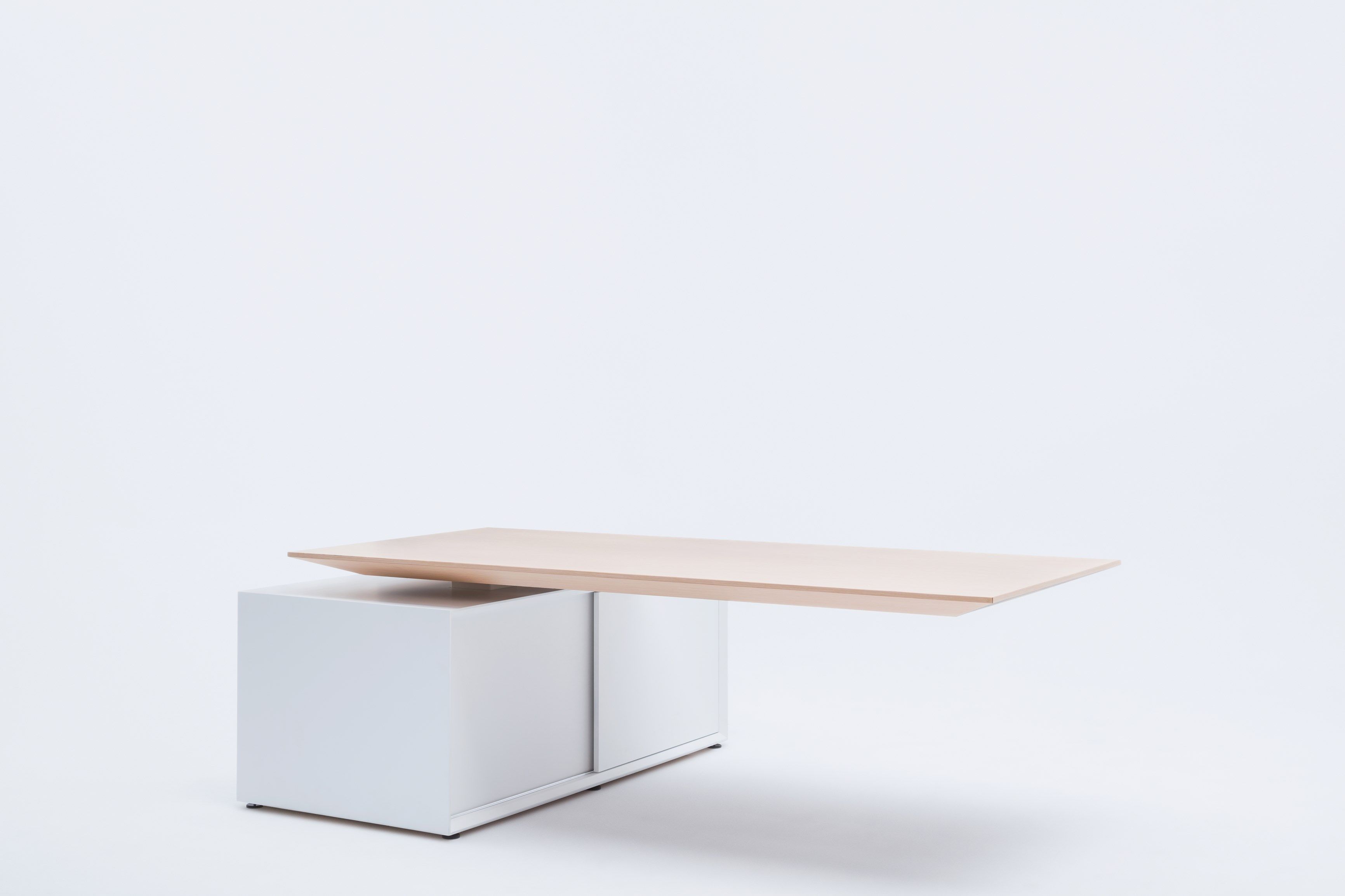 GRAVITY Rectangular office desk with electric motion By MDD | design ...