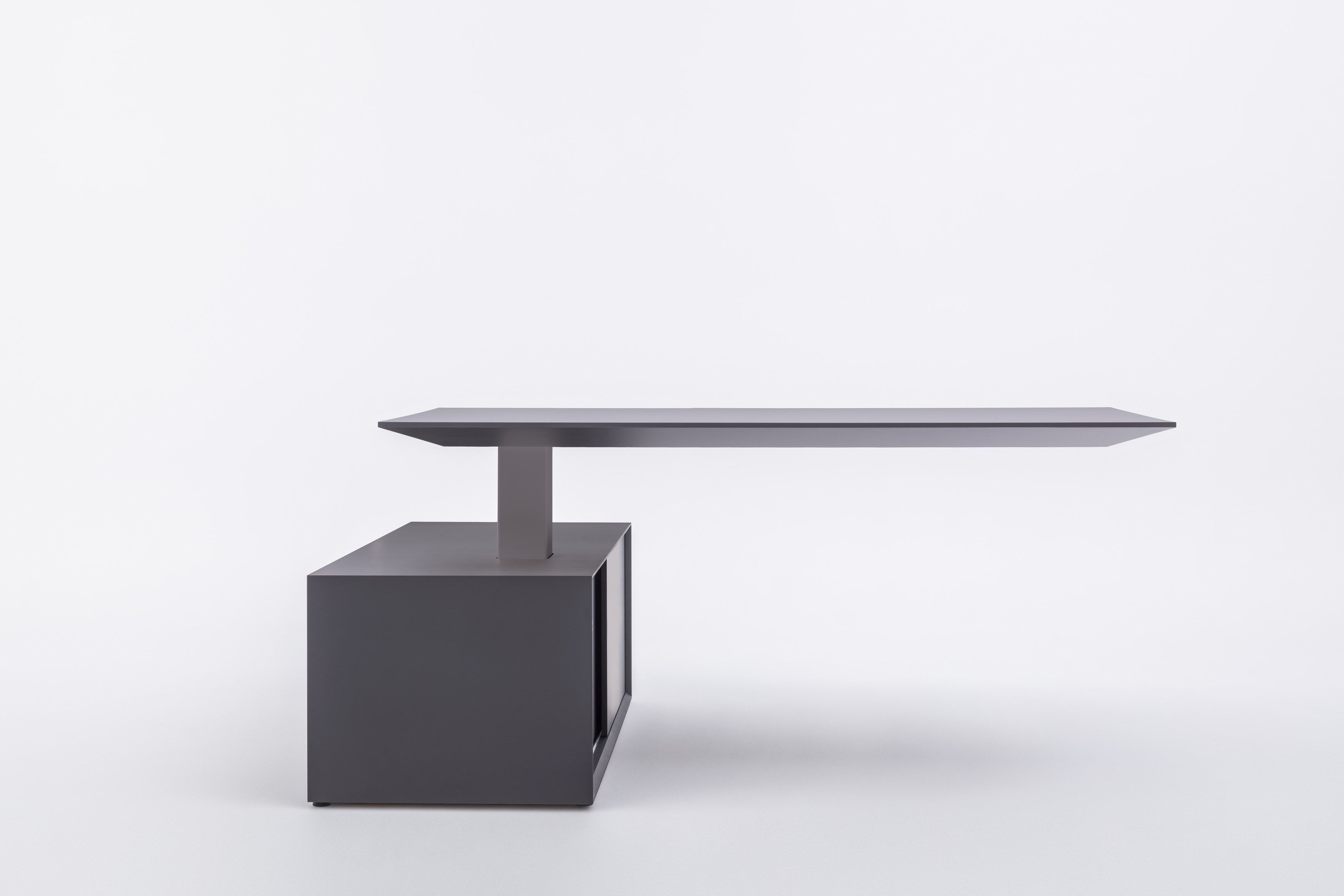 GRAVITY Rectangular office desk with electric motion By MDD | design ...