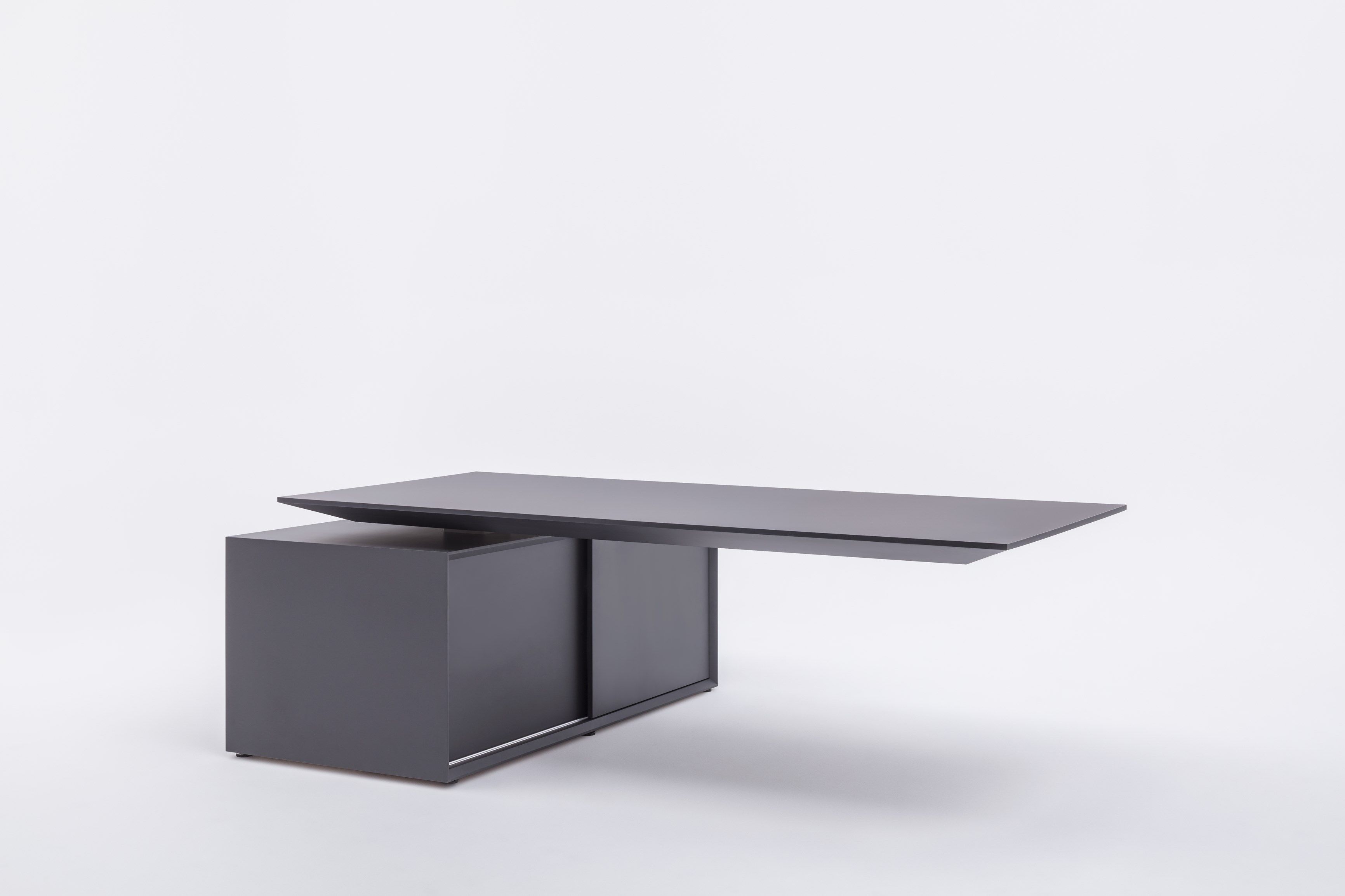 GRAVITY Rectangular office desk with electric motion By MDD | design ...