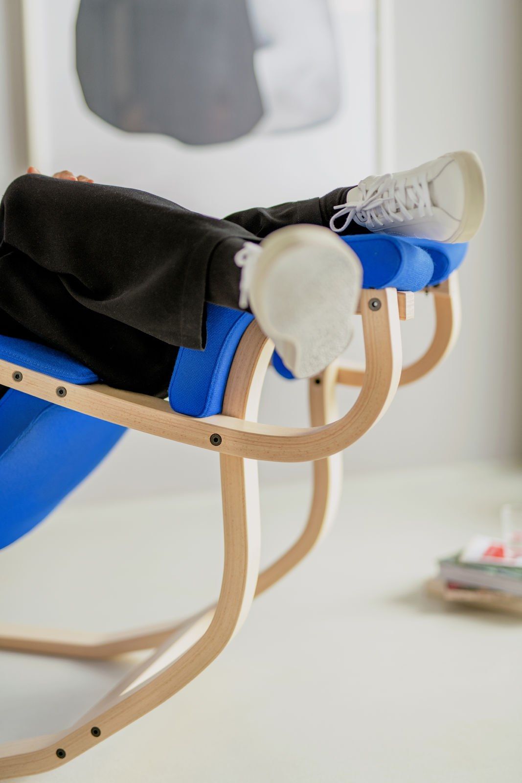 Ergonomic armchair with headrest GRAVITY™ balans® By Varier Furniture