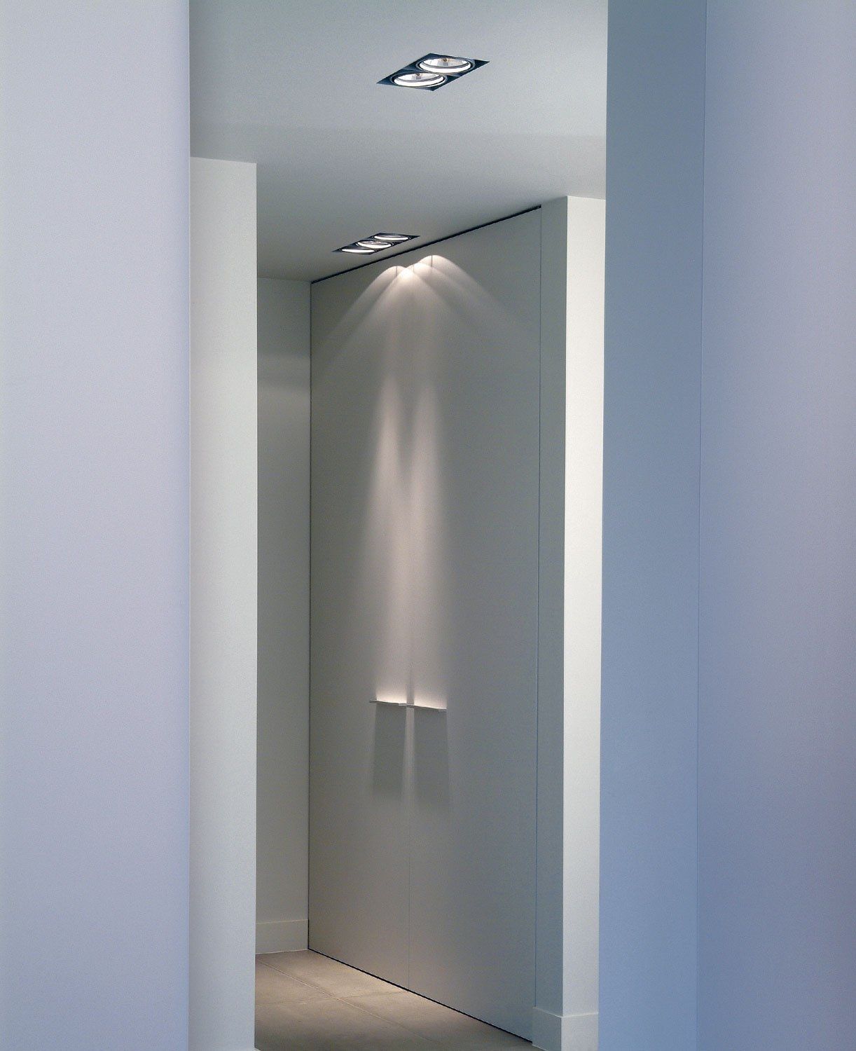 GRID IN TRIMLESS | Square spotlight By Delta Light