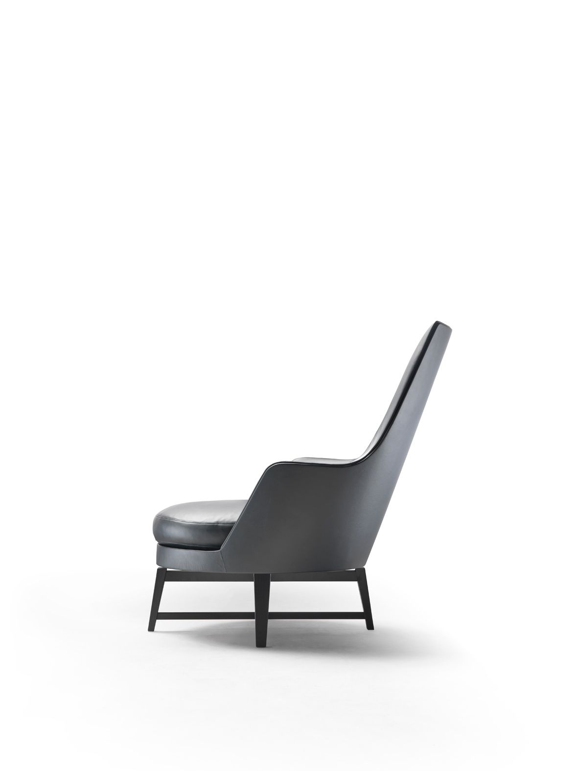 GUSCIOALTO | GUSCIOALTO SOFT | Poltrona in pelle Poltrona bergere in pelle con braccioli By ...