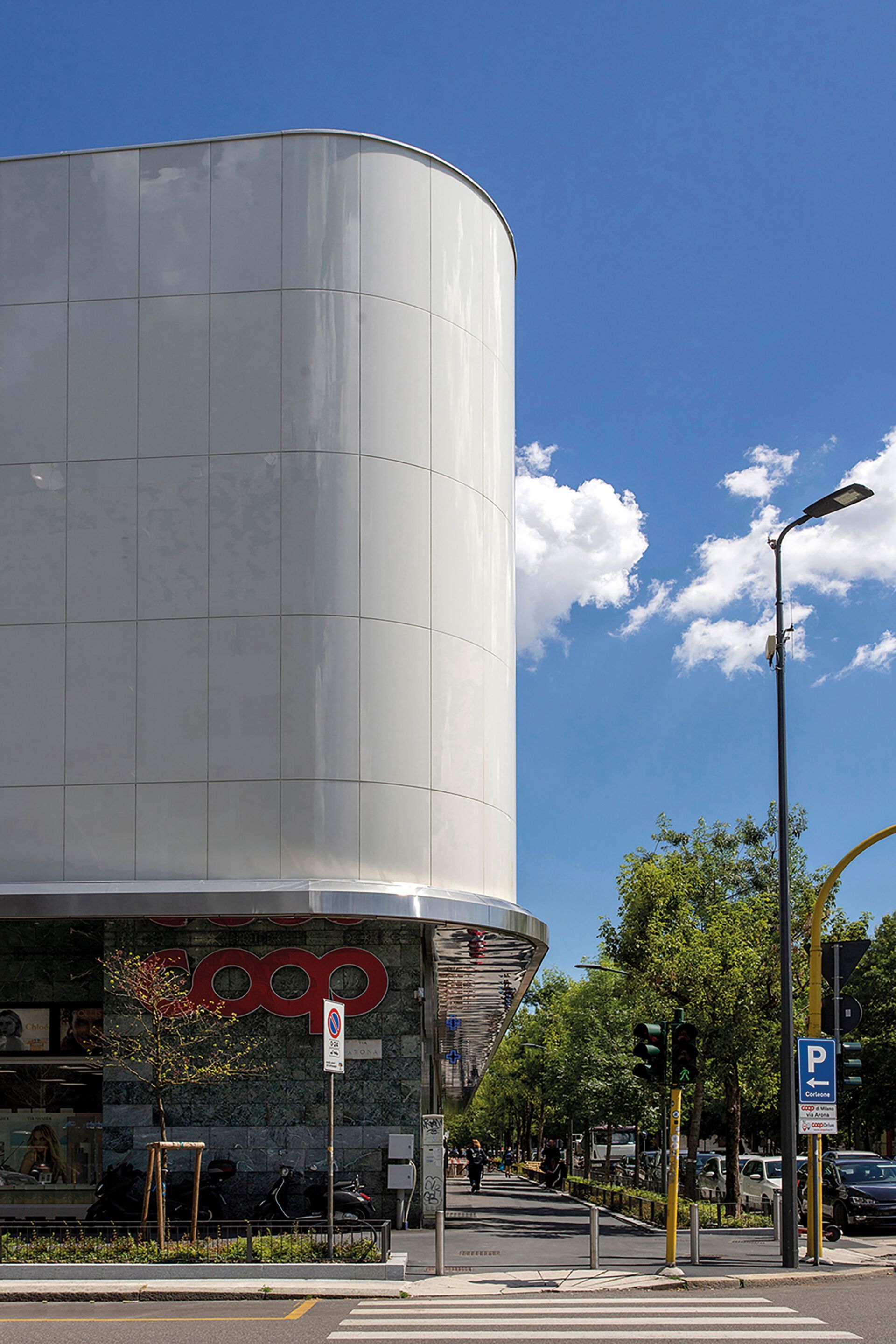 GAMMASTONE Curved panels for architectural element By GammaStone