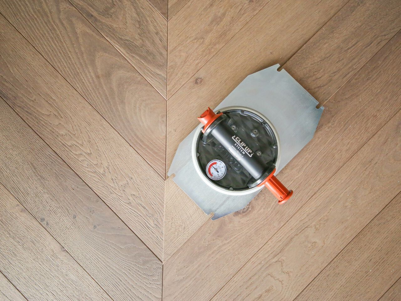 CLIP UP SYSTEM® Sistema di posa per pavimenti in legno By Garbelotto