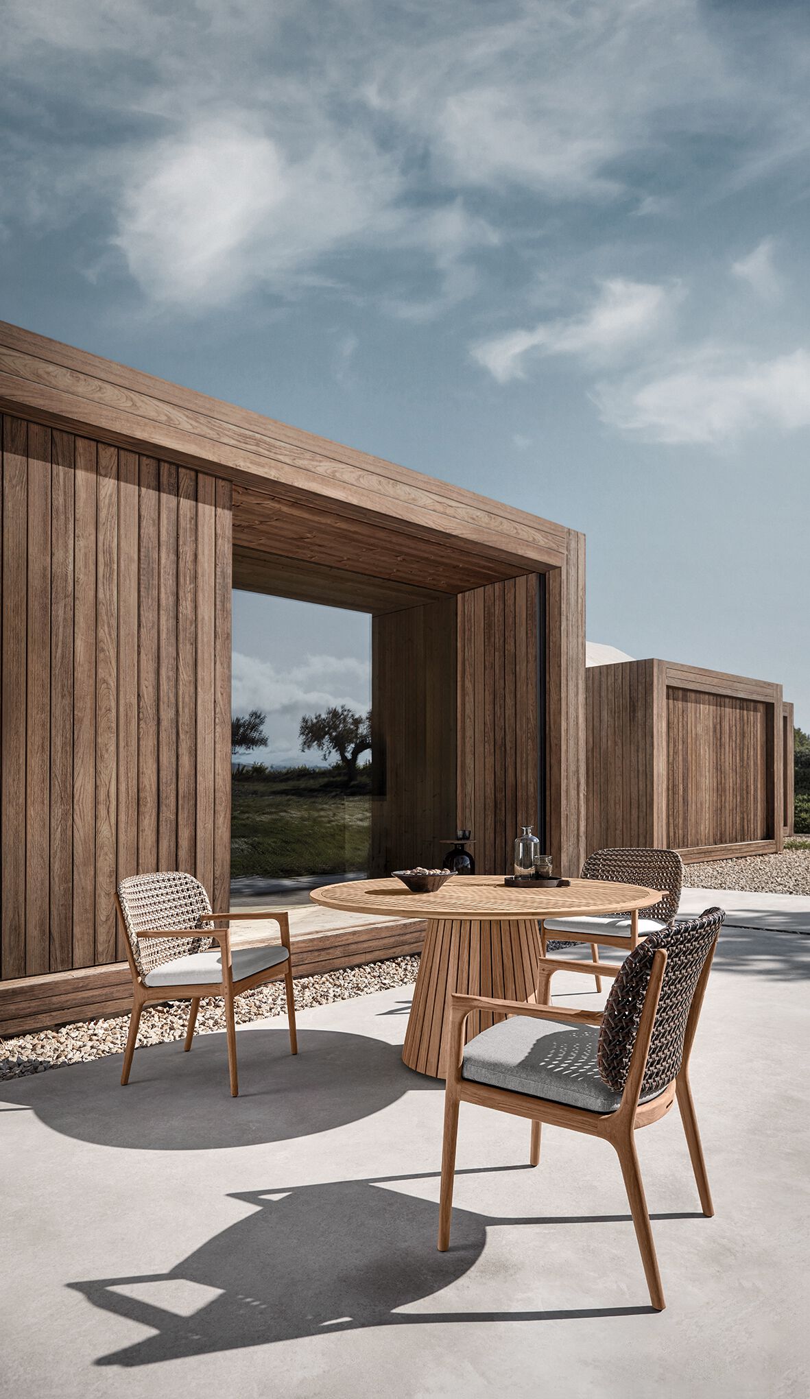 WHIRL Round teak garden table By Gloster