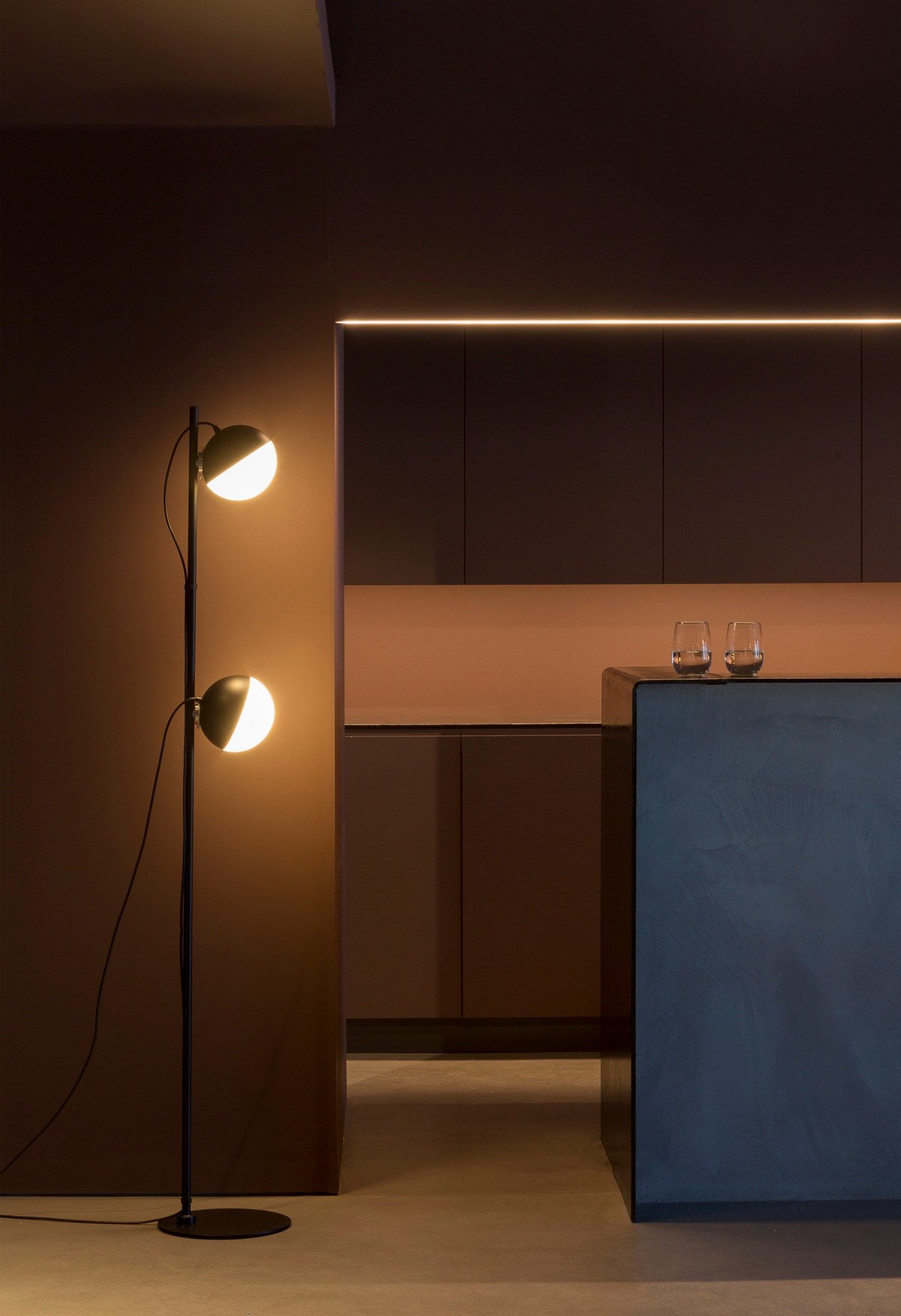 LED direct-indirect light reading steel floor lamp HALF 6742+4777 By ...