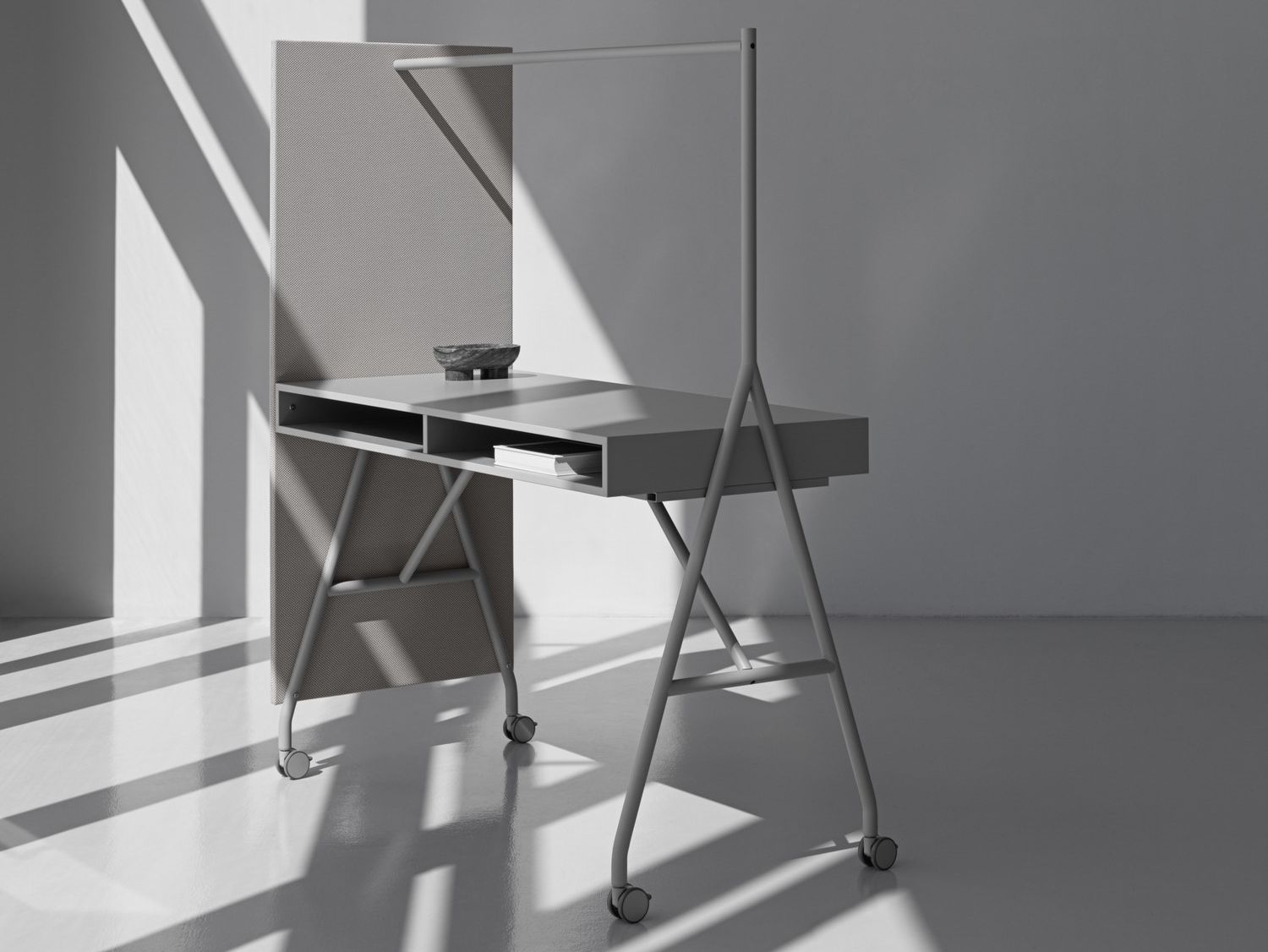 Office desk with casters HANGOUT By Mizetto design ADDI