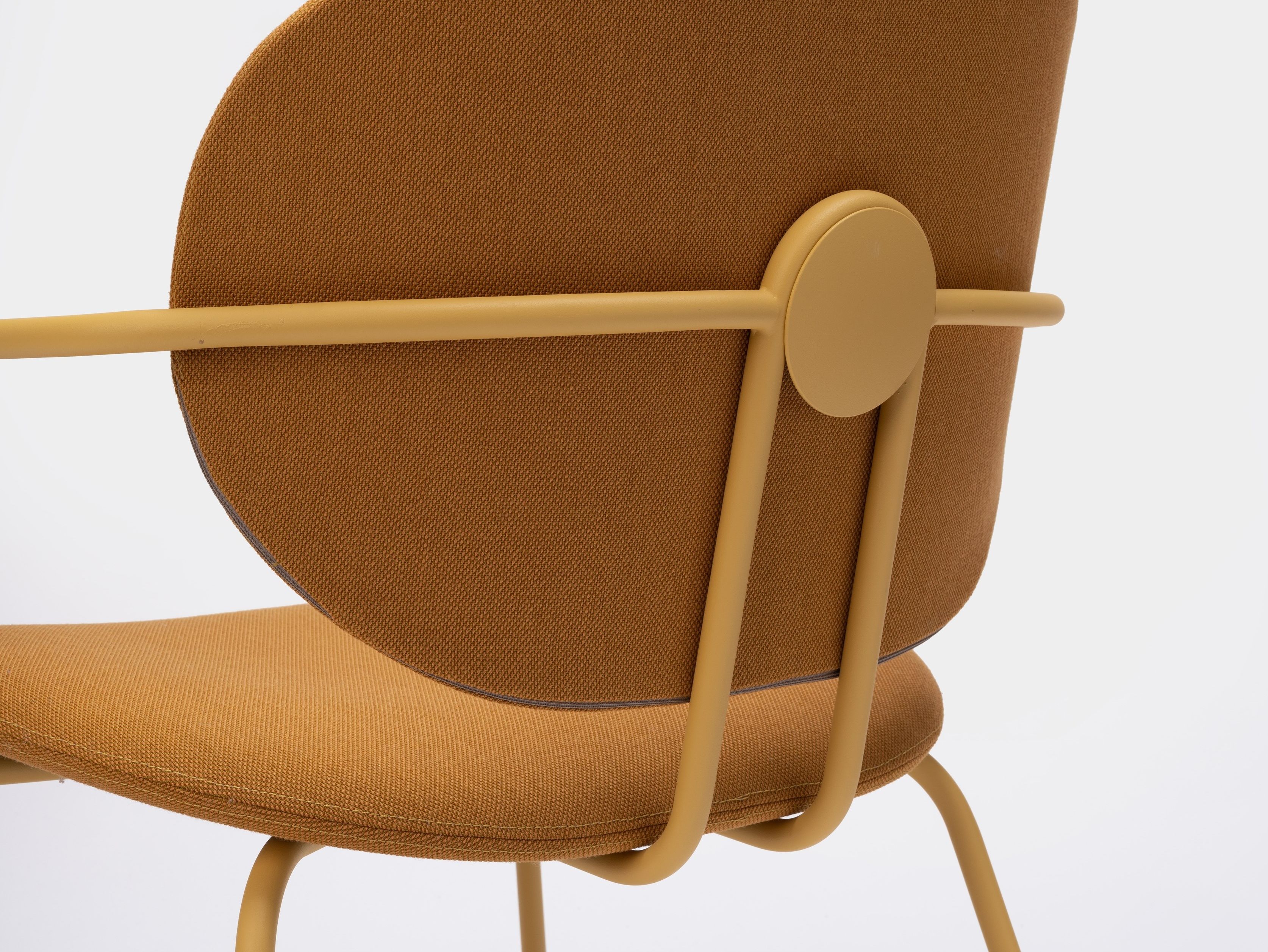 HARI XL | Chair with armrests Hari Collection By ONDARRETA design estudiHac