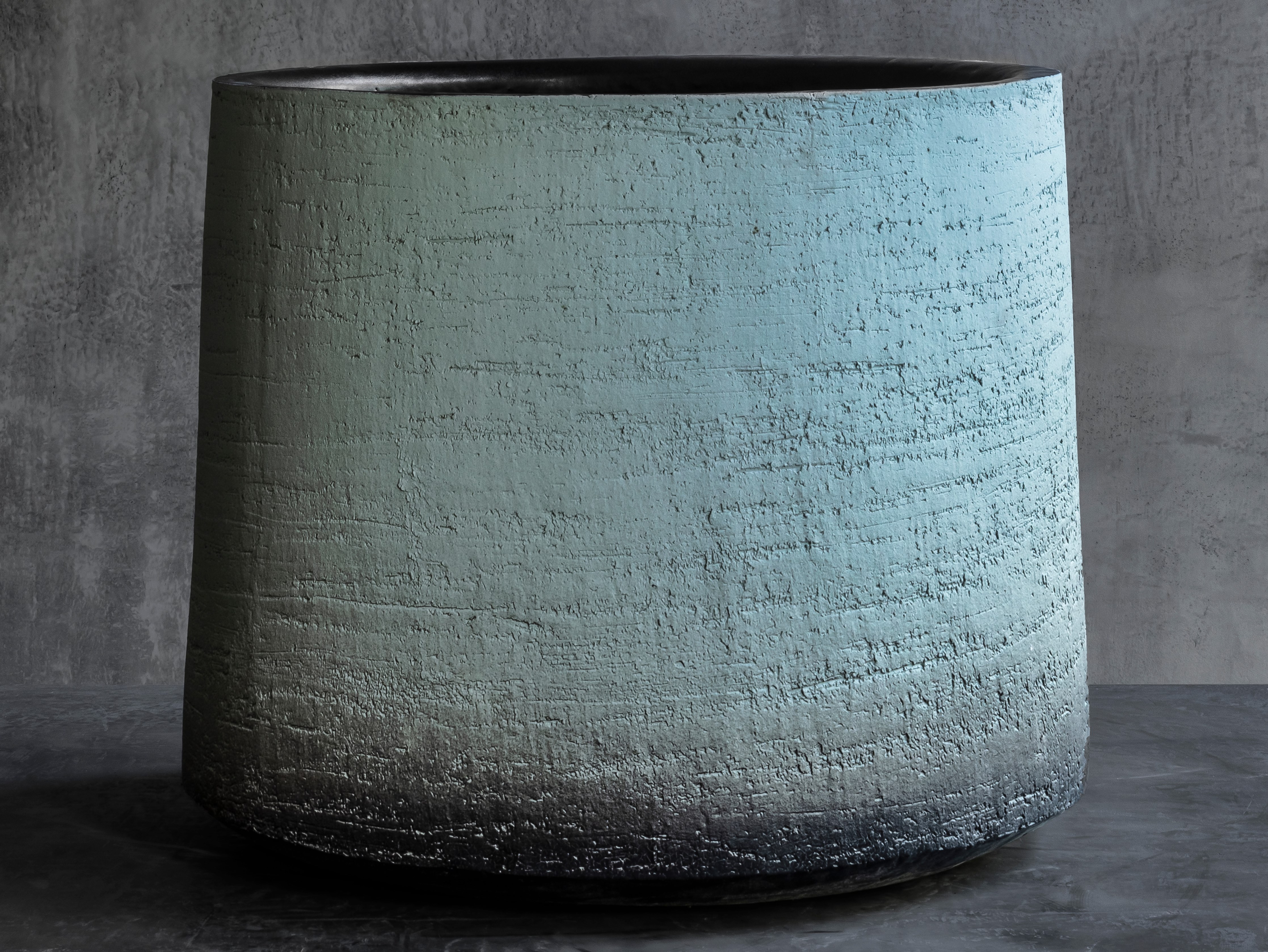 Handmade terracotta vase HAVANA By DOMANI design Paul Odekerken
