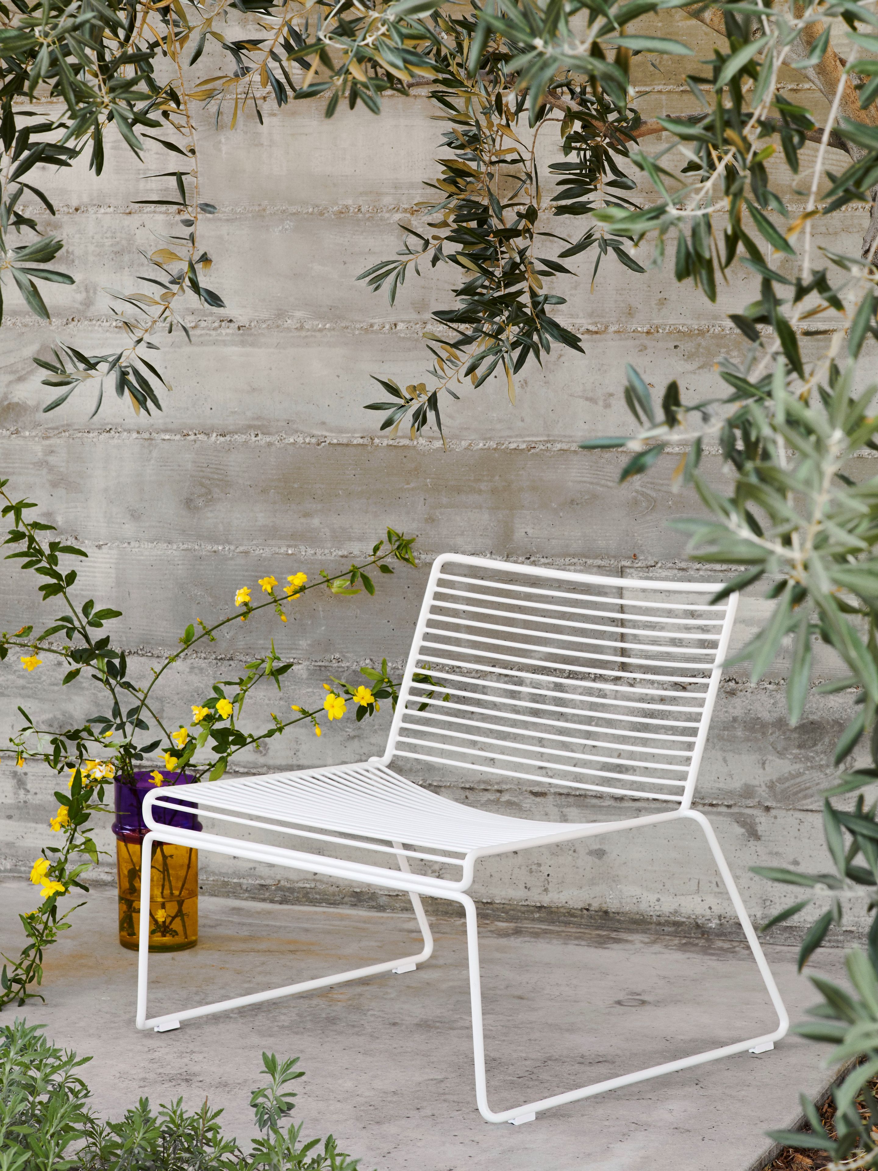 HEE Stackable powder coated steel easy chair By Hay | design Hee Welling
