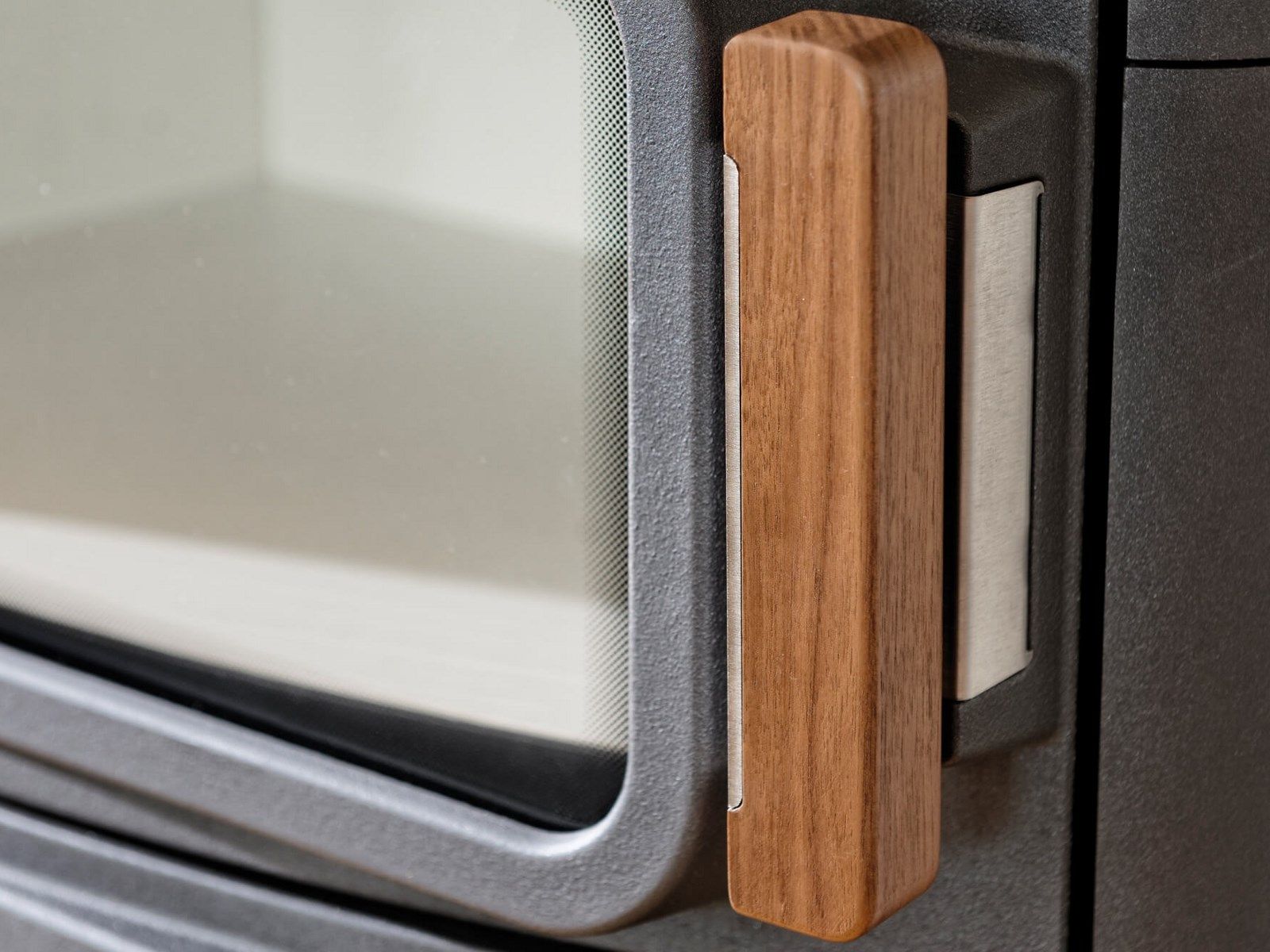 HEIDI BACK Poêle à bois avec four By Austroflamm | design Cesare Monti