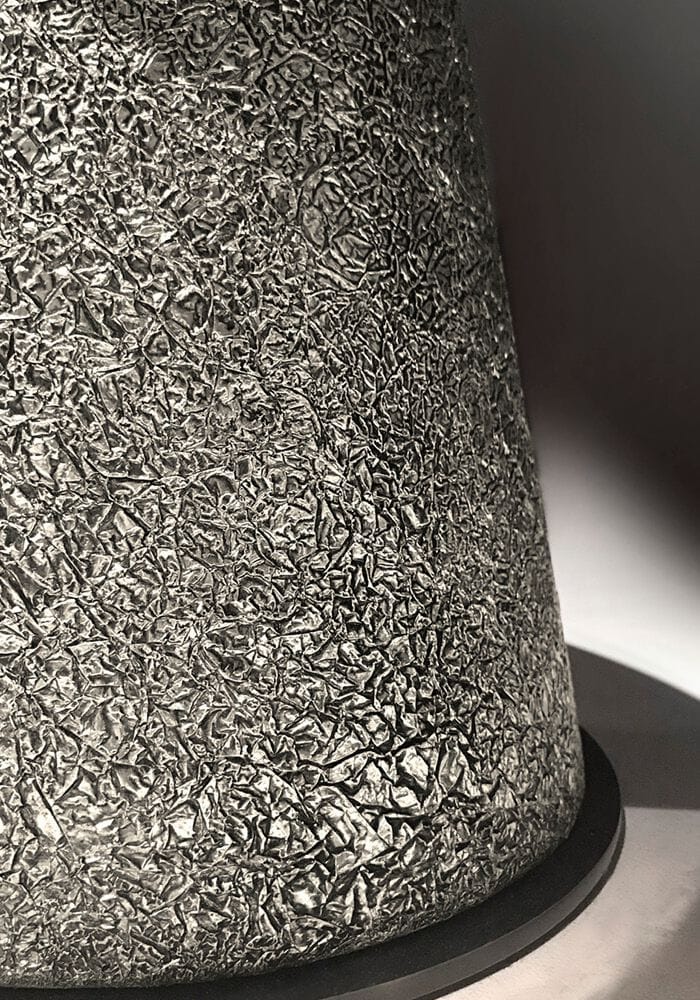 CHEOPE Round dining table with metal base and marble top By HESSENTIA | Cornelio Cappellini