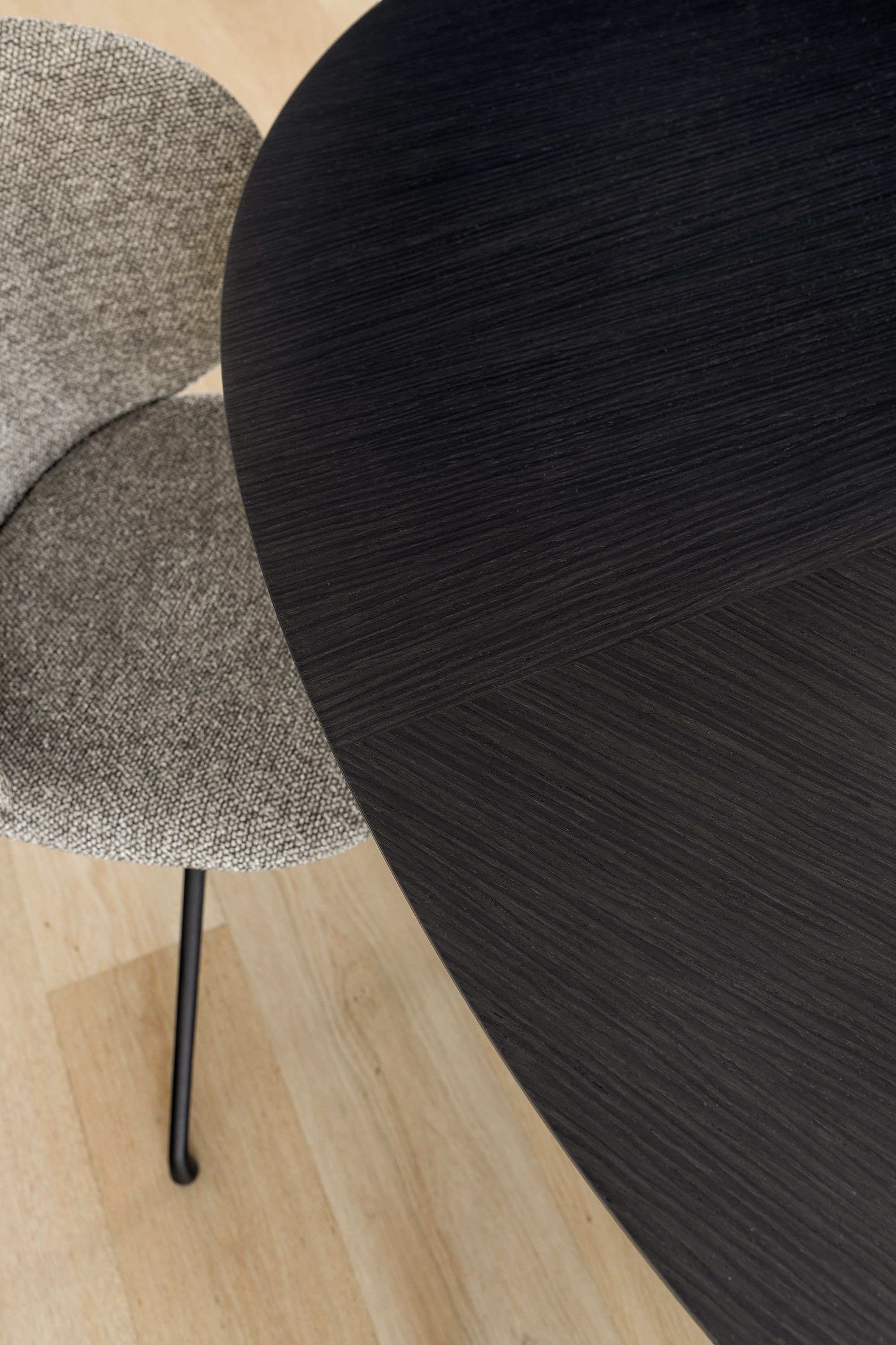 HOLO PILLAR Oval dining table By Kristalia | design Kensaku Oshiro