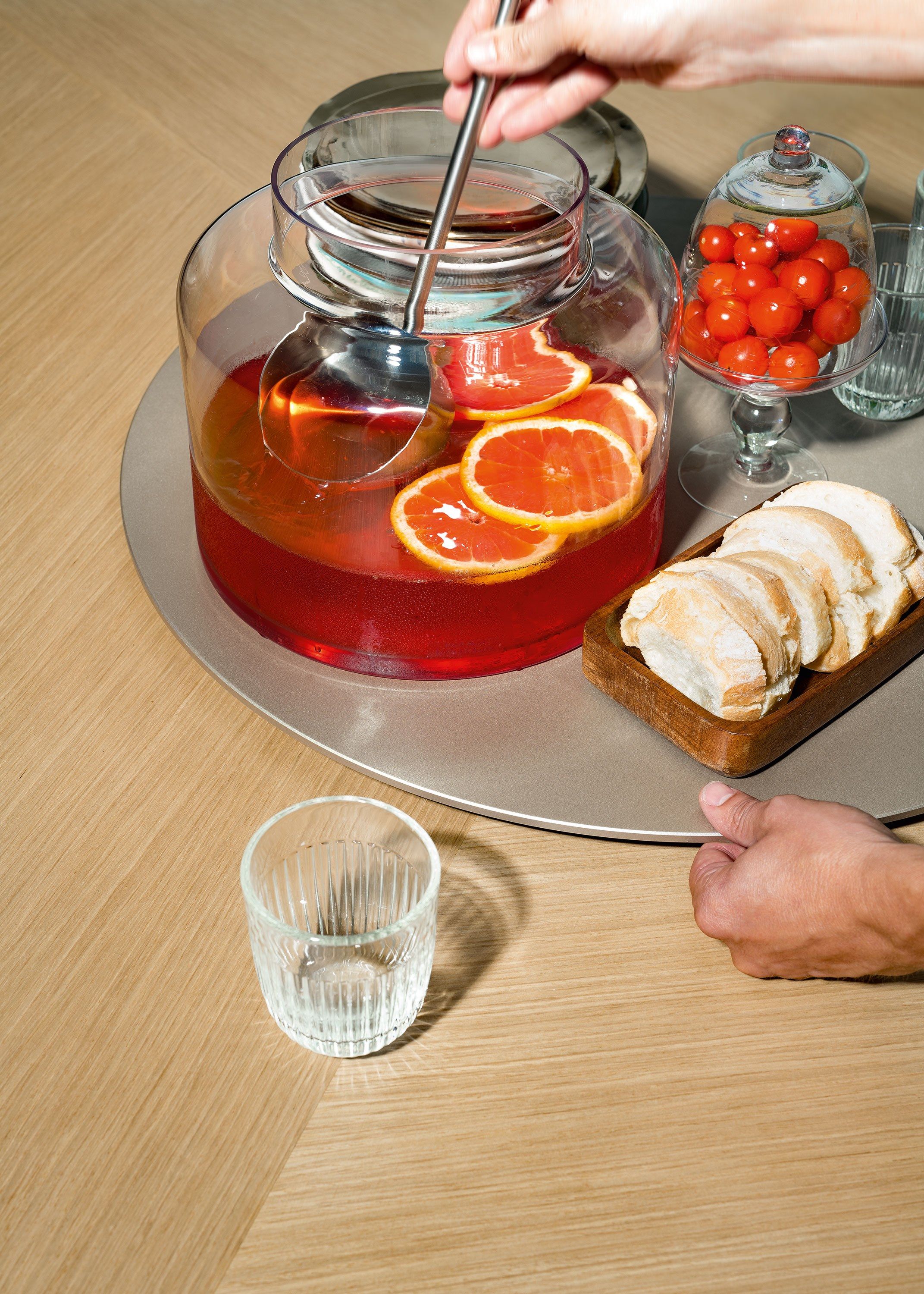 HOLO PILLAR Round dining table By Kristalia | design Kensaku Oshiro