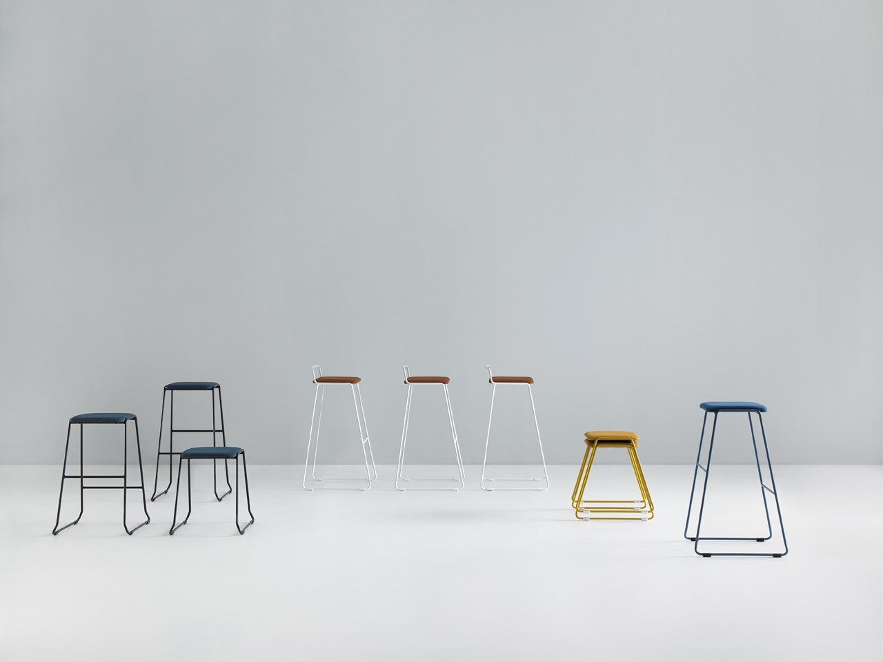 HUG 12 TA CR Stool By Mobboli