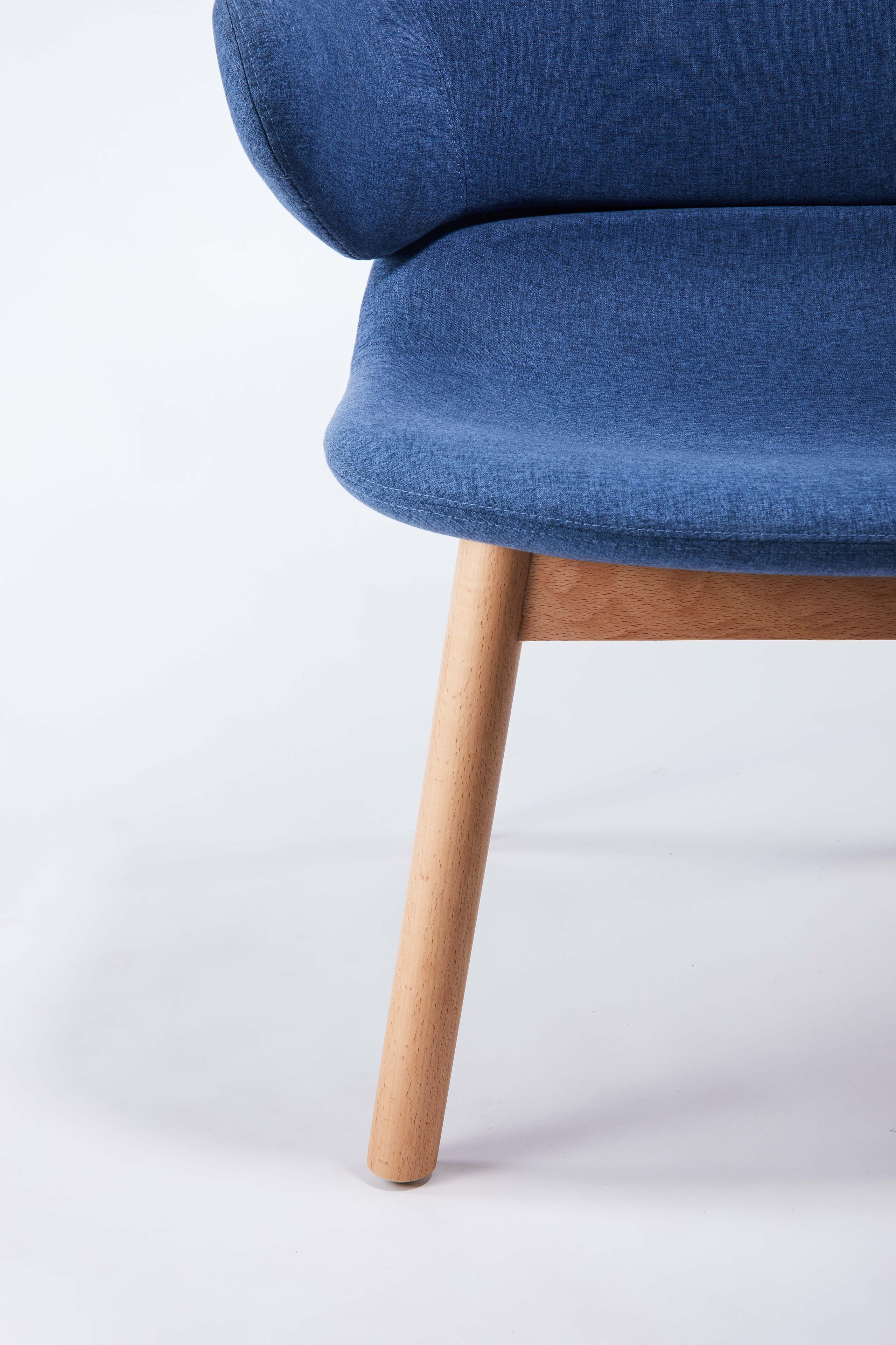 HUG Fabric easy chair with armrests By grado design | design Peter Fei