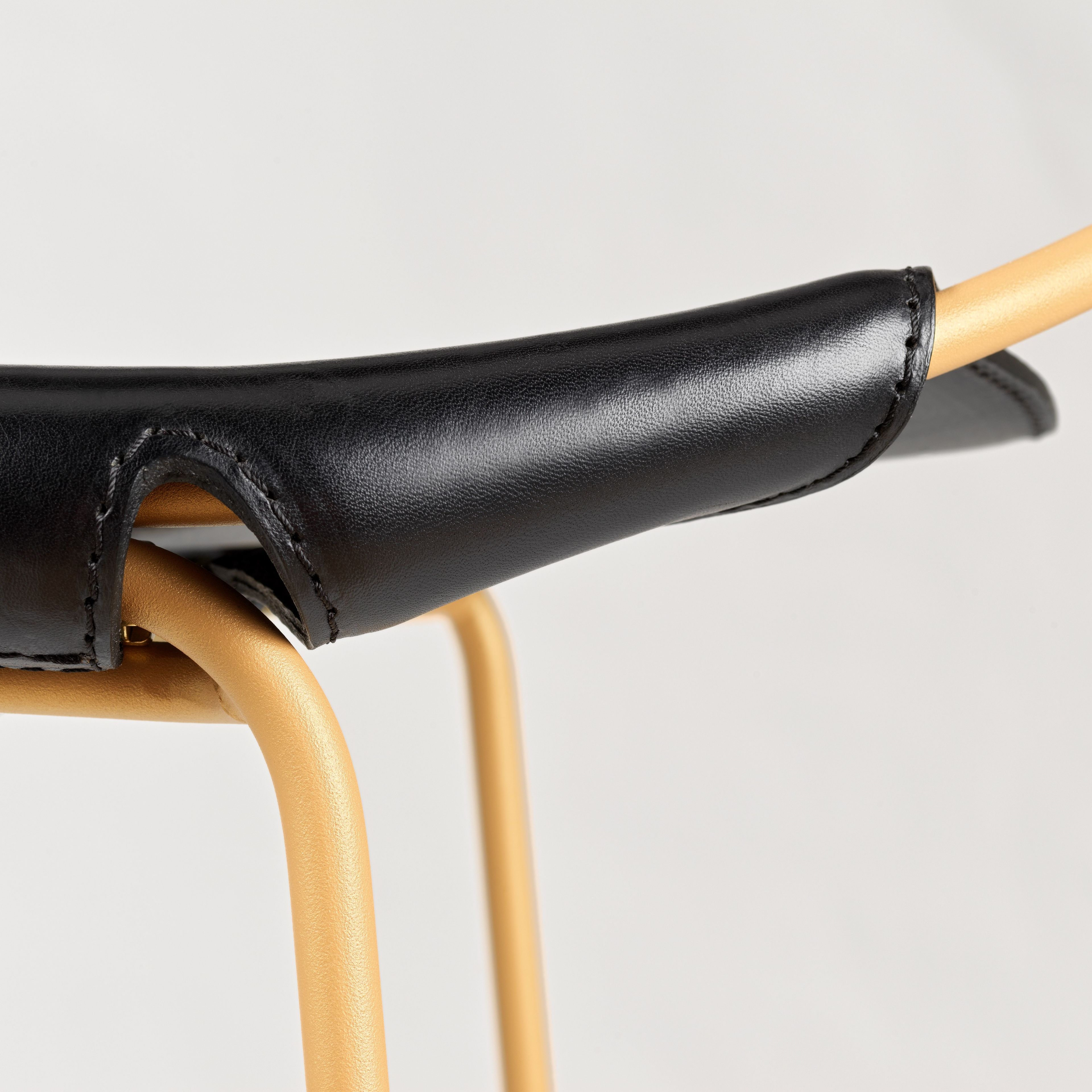 HUG BAR STOOL | Stool with back High tanned leather and steel stool with back By Jover+Valls