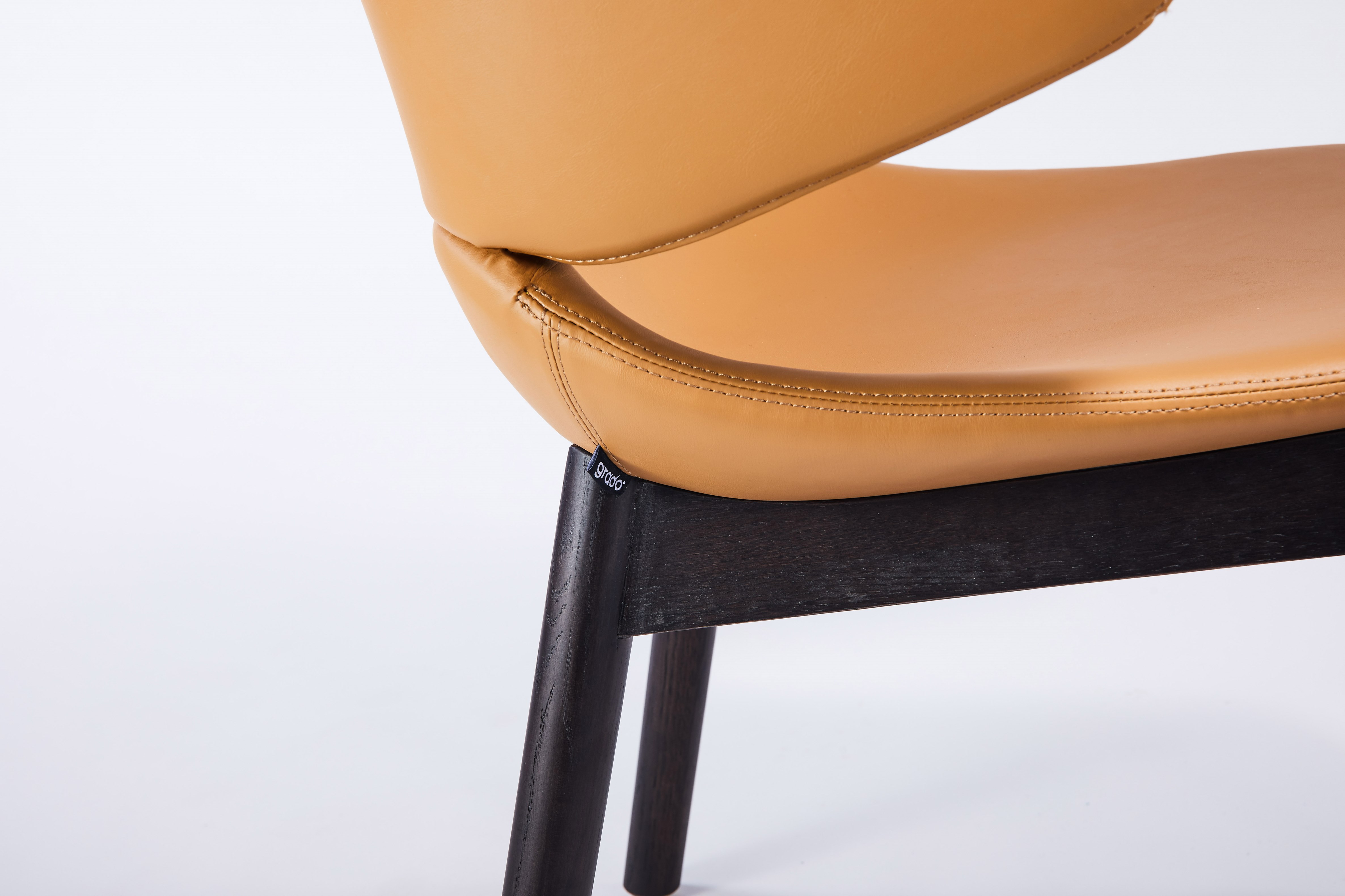 HUG Leather chair with armrests and beech legs By grado design | design ...