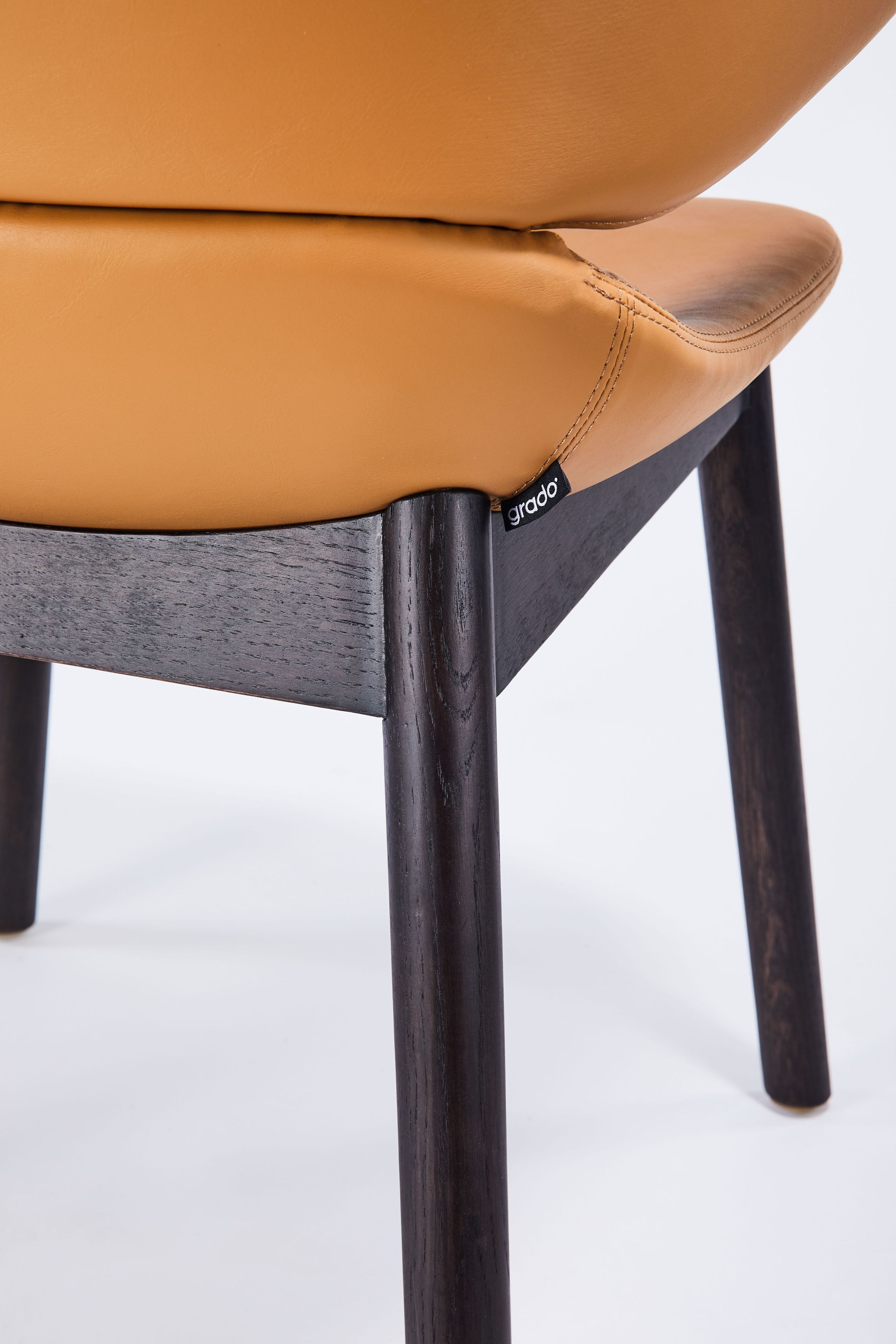 HUG Leather chair with armrests and beech legs By grado design | design ...