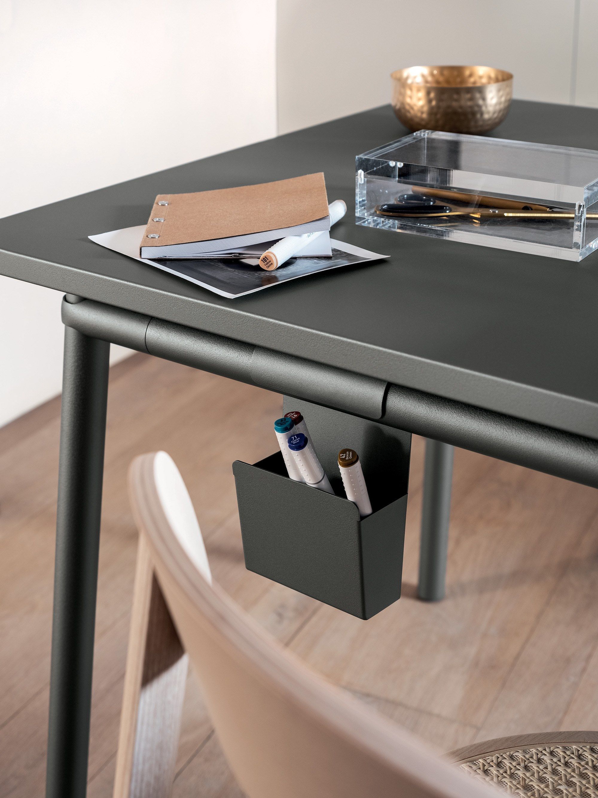 HUG | Rectangular table By Fantin design Giulio Iacchetti