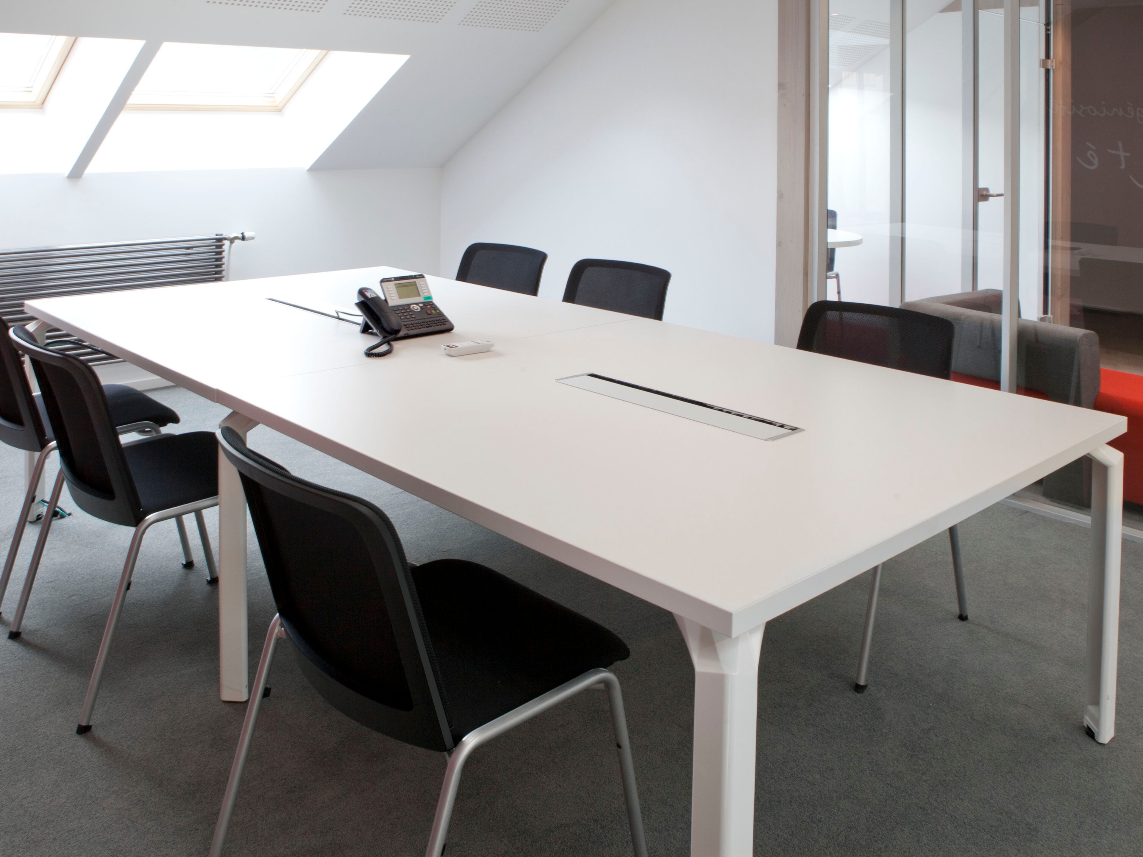 EPURE Meeting table By Haworth