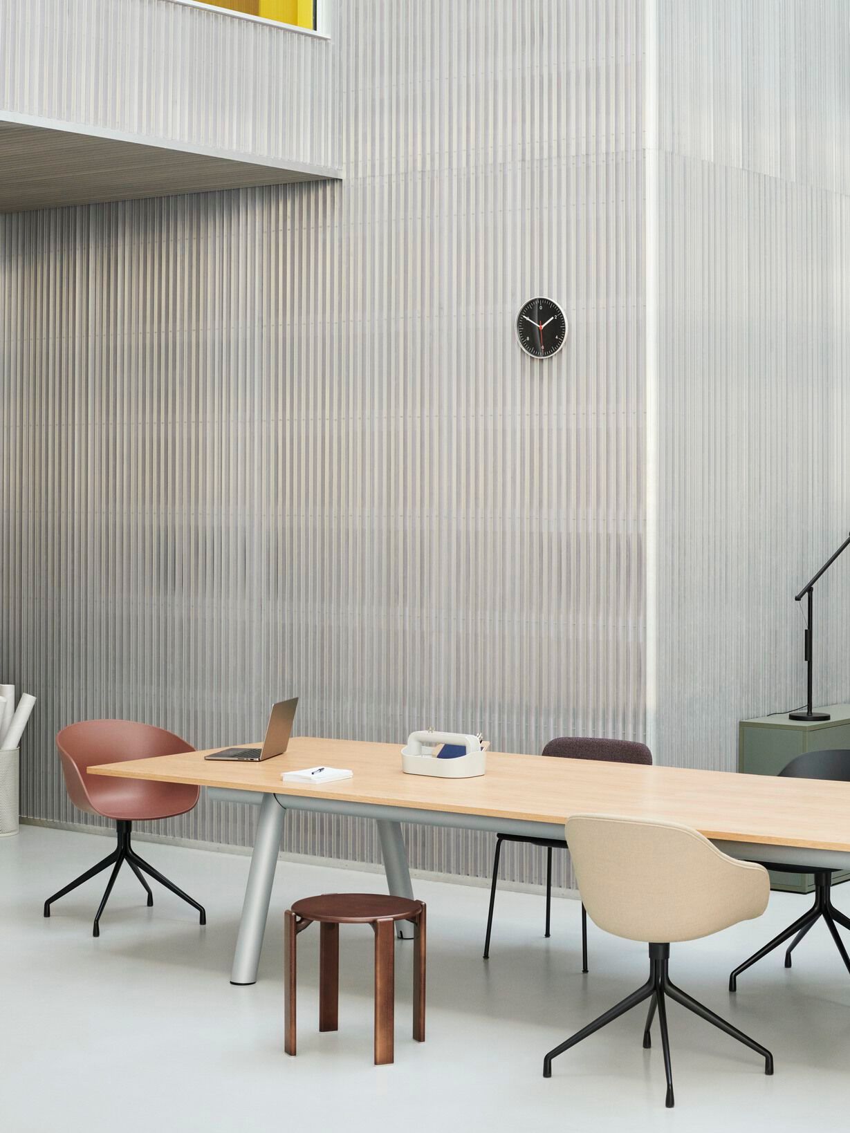 ABOUT A CHAIR AAC 20 Swivel recycled plastic chair with armrests By Hay ...