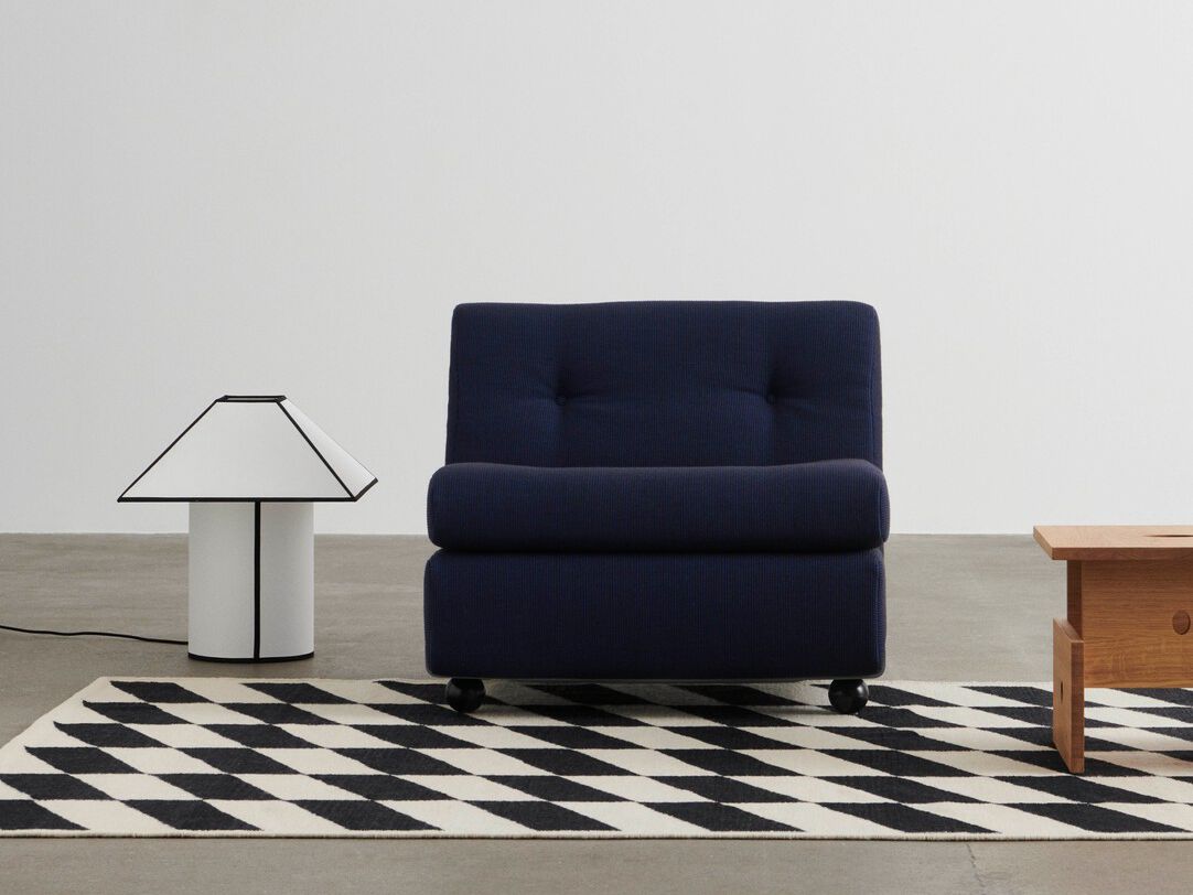 AVA PYRAMID Table lamp By Hay