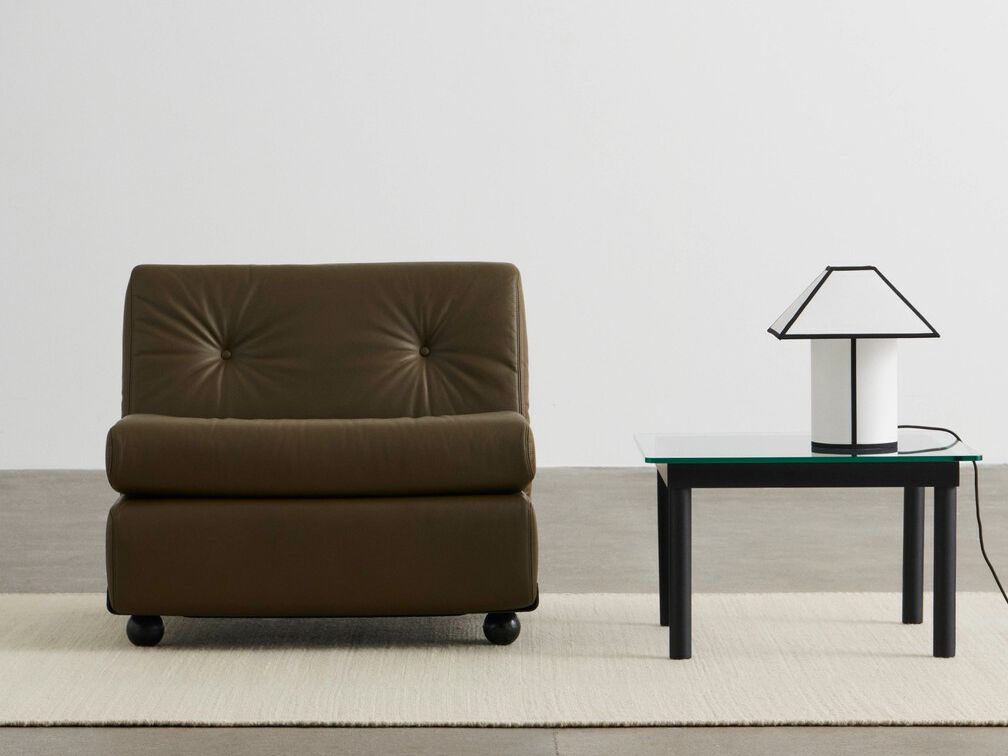 AVA PYRAMID Table lamp By Hay