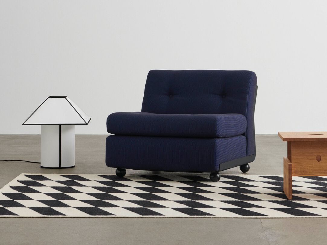 AVA PYRAMID Table lamp By Hay