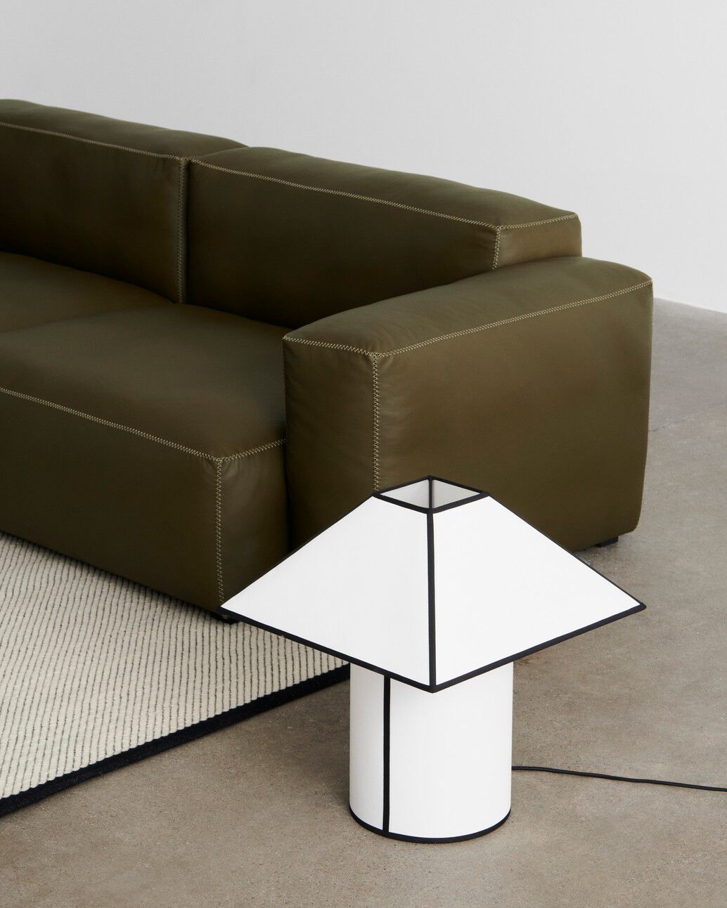 AVA PYRAMID Table lamp By Hay