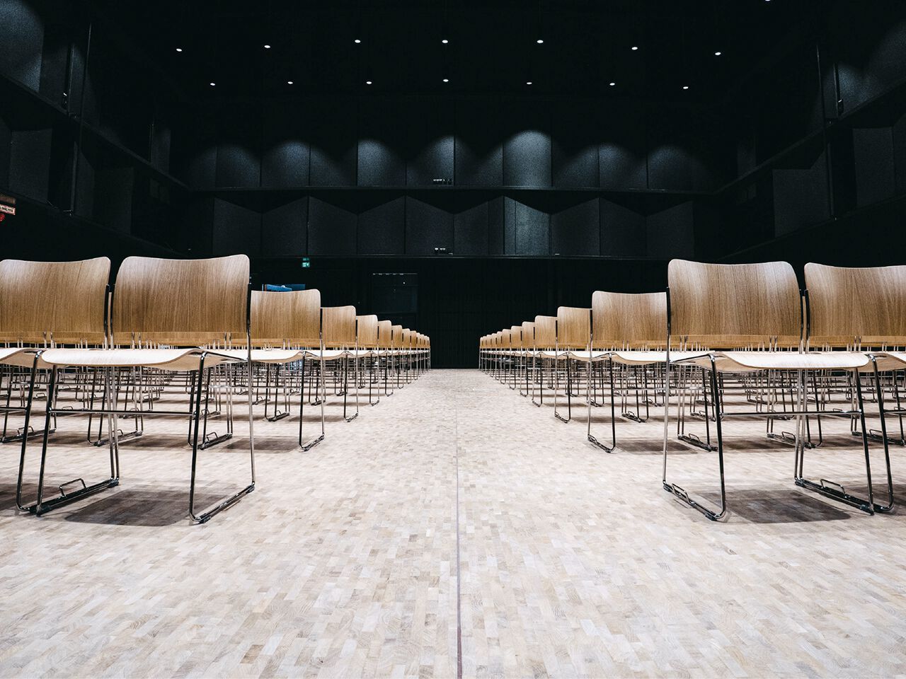 40/4 Stackable sled base chair By Howe | design David Rowland