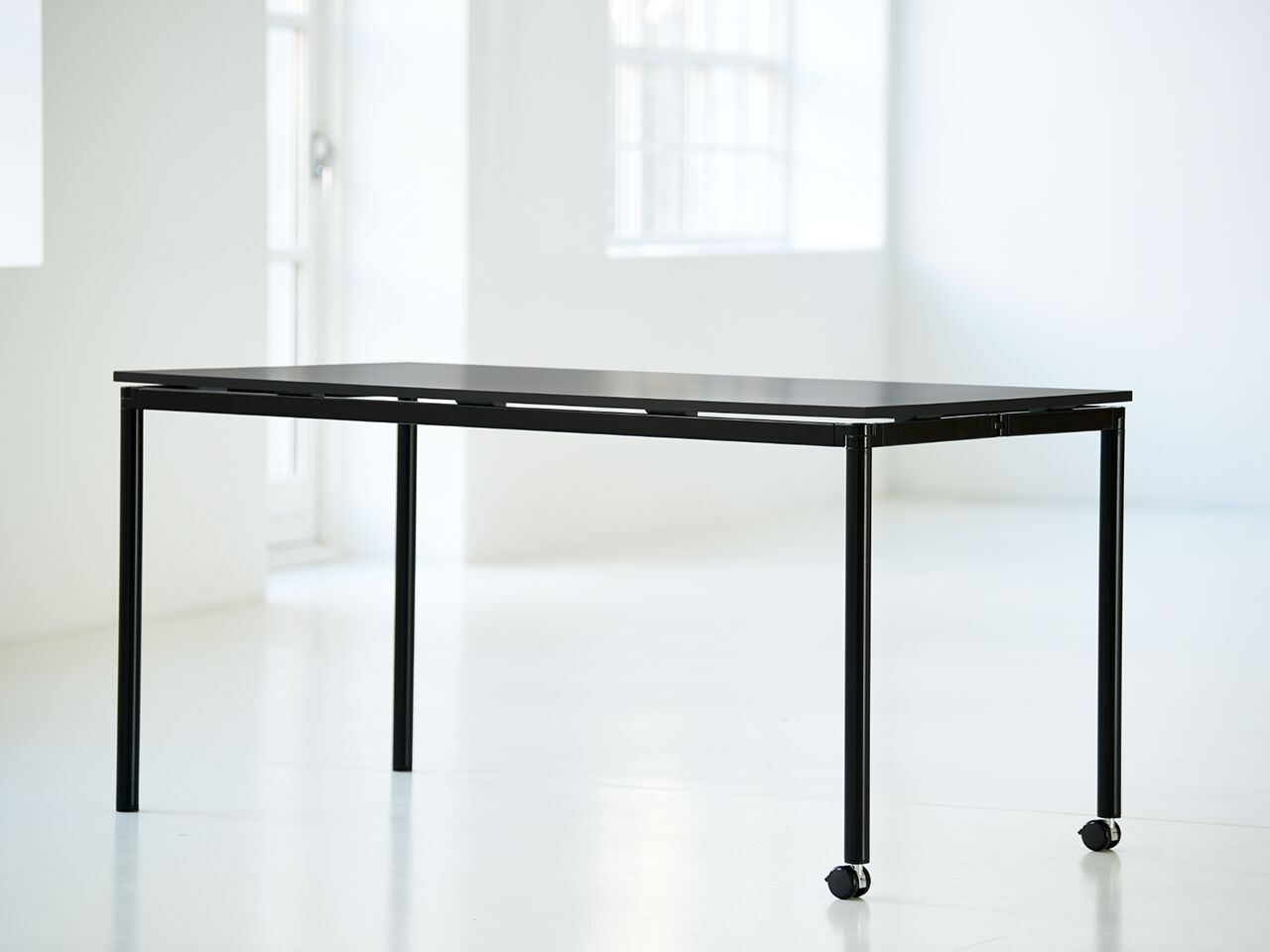 SIMPLA | Folding table Stacking folding table By Howe | design John Bollen