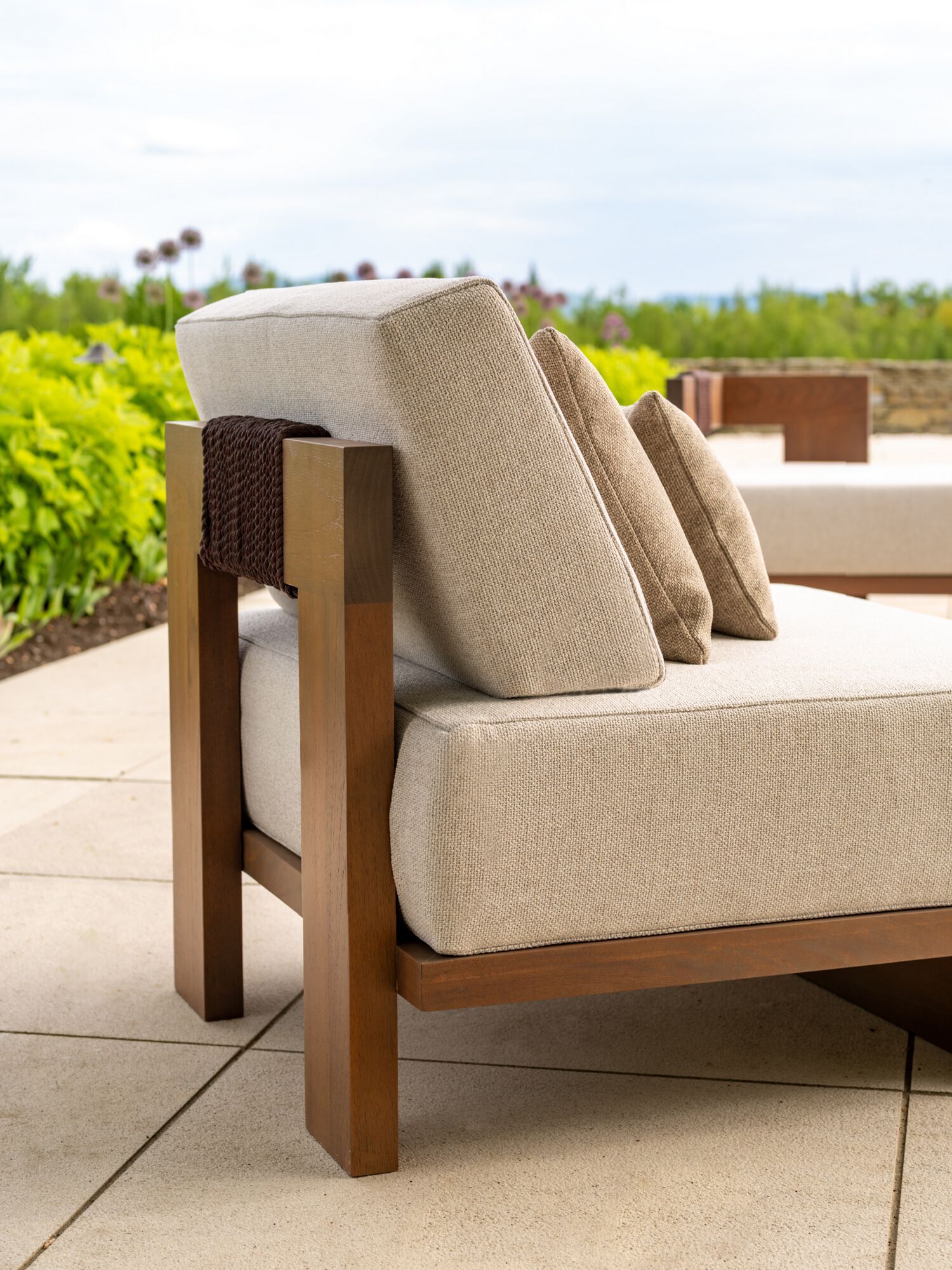 LES ENSEMBLIERS Garden armchair By Humble Nature