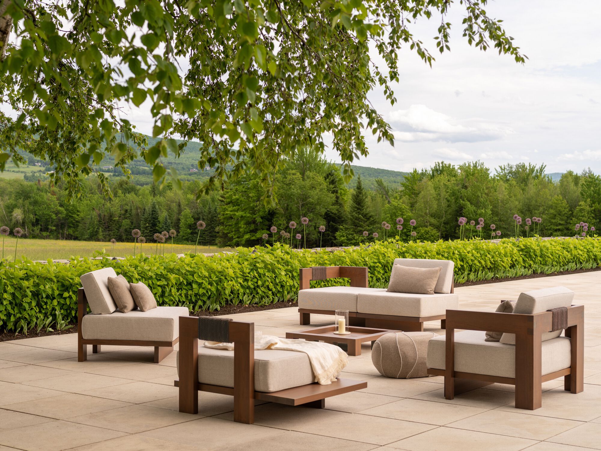 LES ENSEMBLIERS Garden armchair By Humble Nature