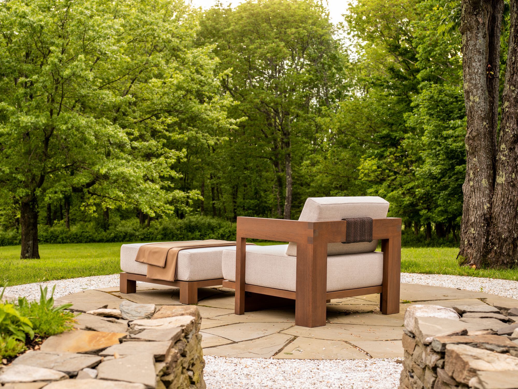 LES ENSEMBLIERS Garden armchair By Humble Nature