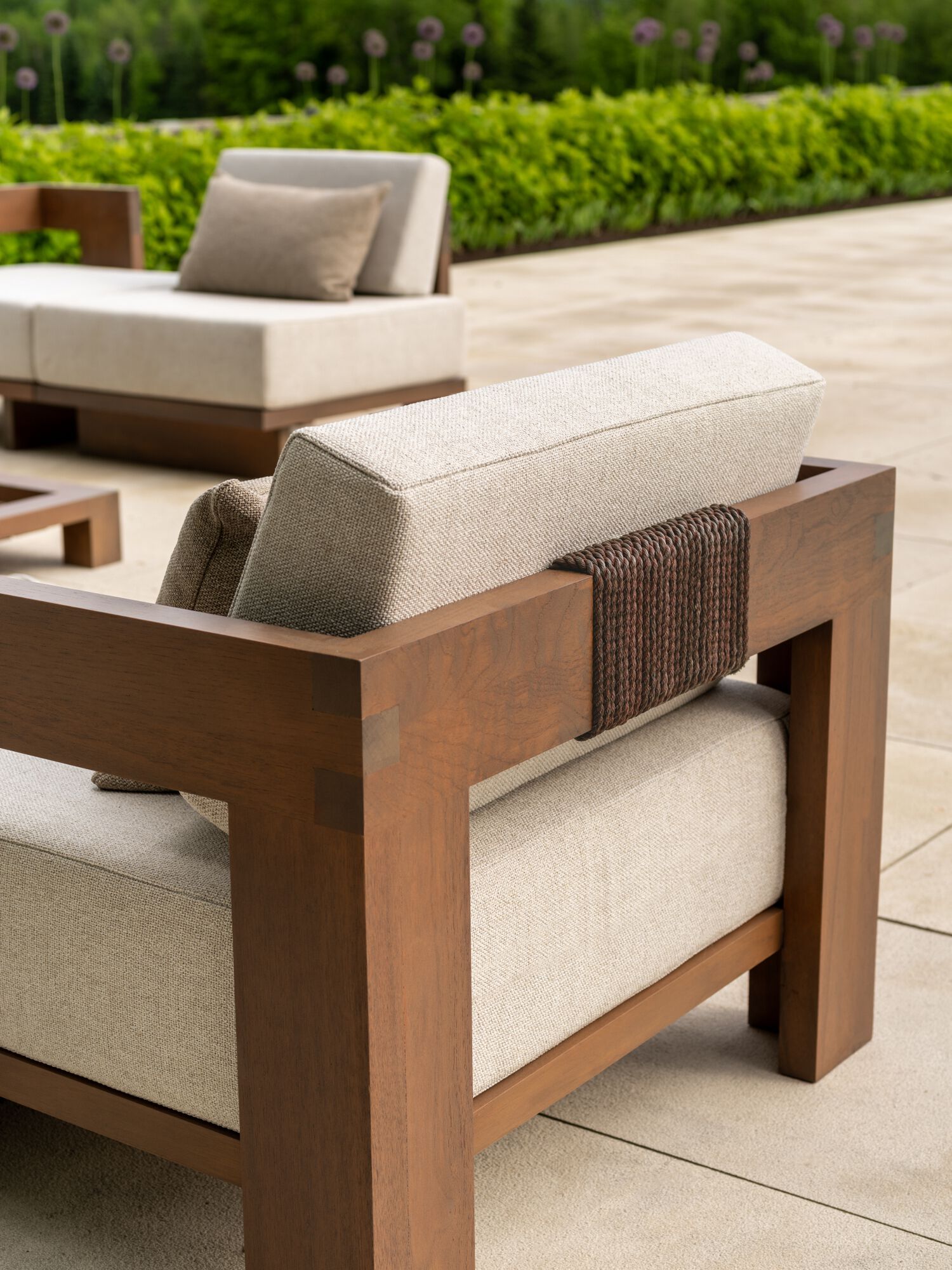 LES ENSEMBLIERS Garden armchair By Humble Nature