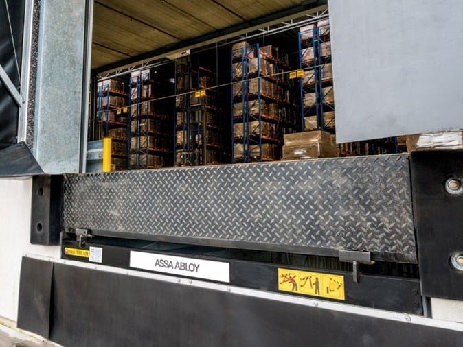 Hydraulic swing lip dock levellers Loading ramp By ASSA ABLOY Entrance ...