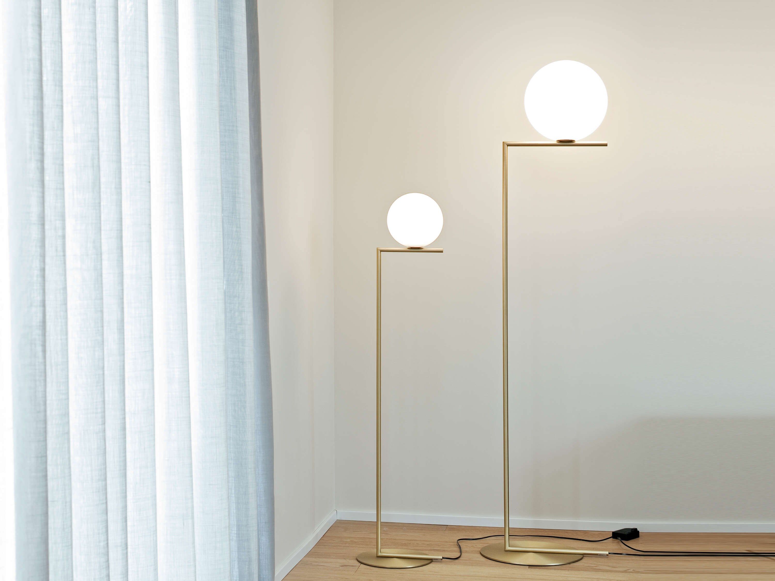 IC LIGHTS F2 Lampadaire By Flos | design Michael Anastassiades designer