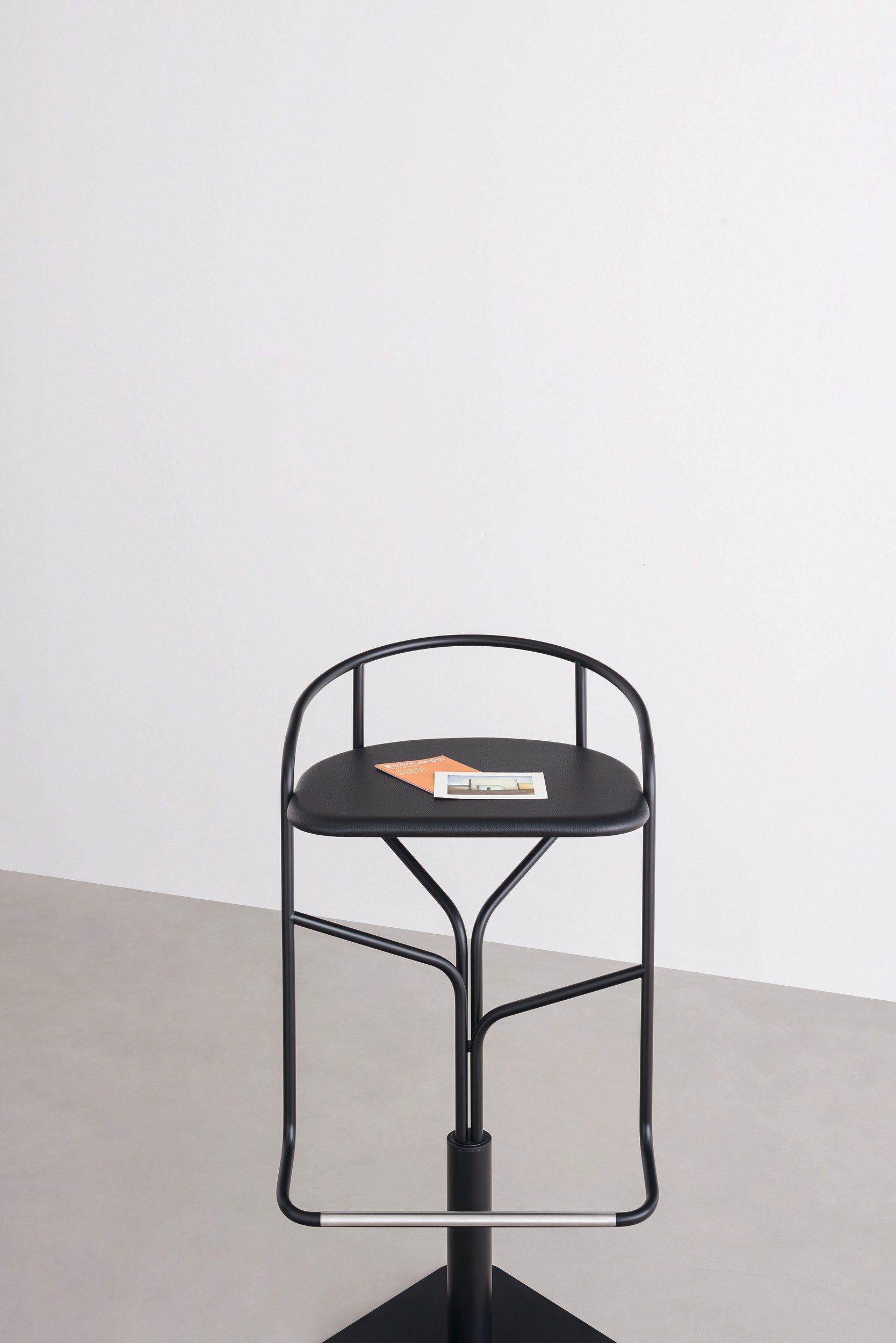 IKE | Stool By Desalto design Victor Vasilev