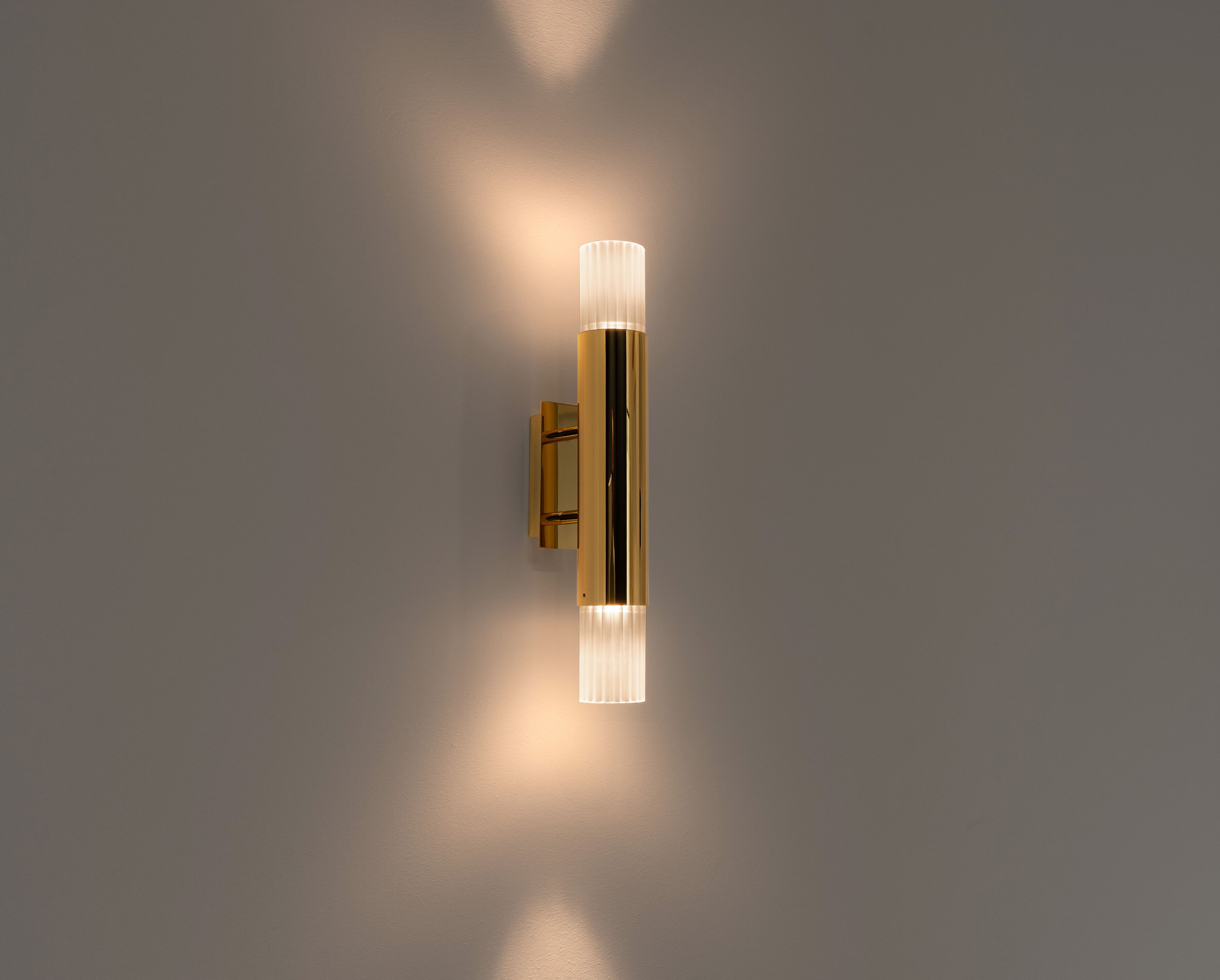 EMBRACE W1+1 Wall lamp By ILFARI
