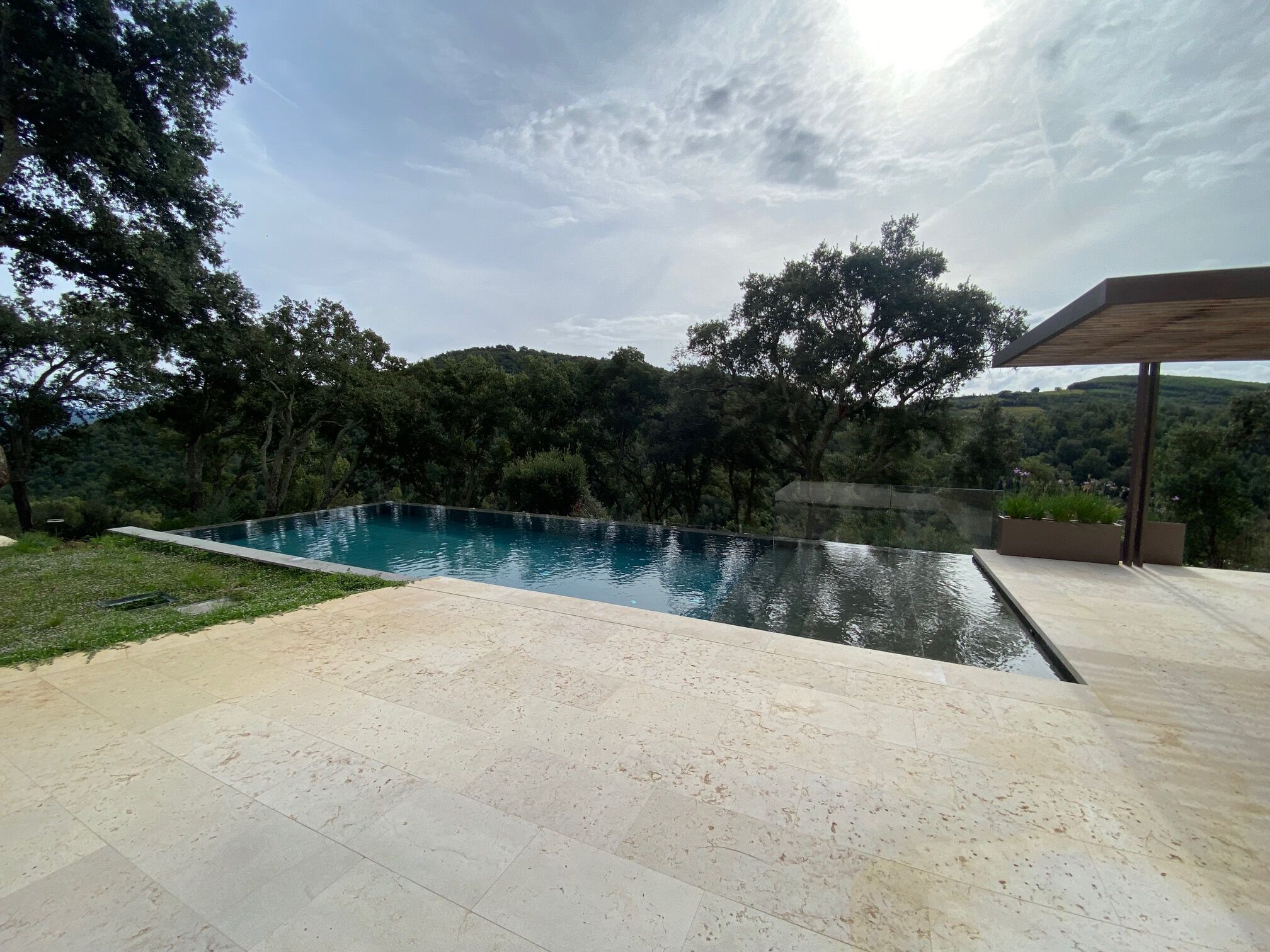 Infinity swimming pool Swimming pool By INDALO PISCINE