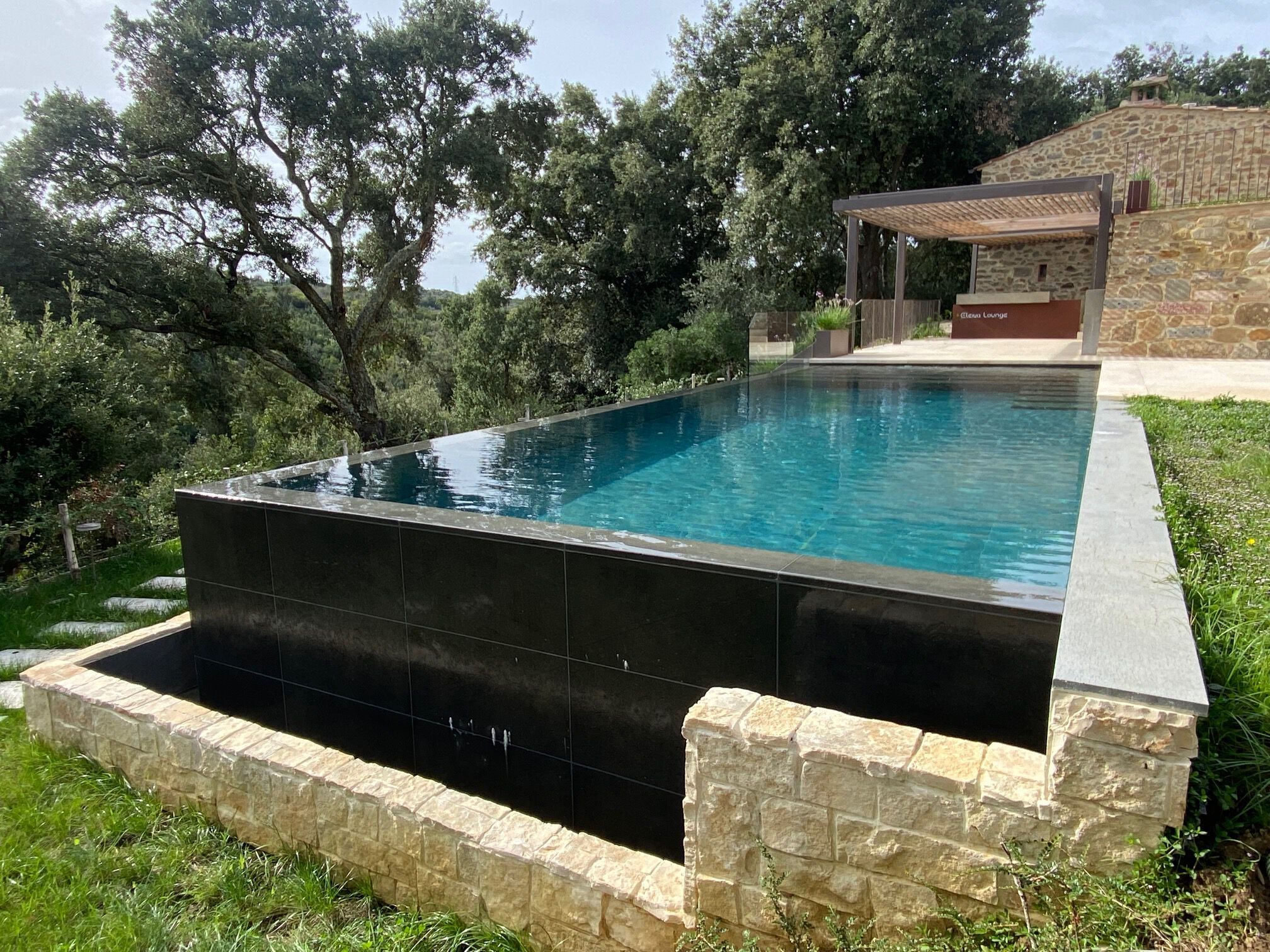 Infinity swimming pool Swimming pool By INDALO PISCINE