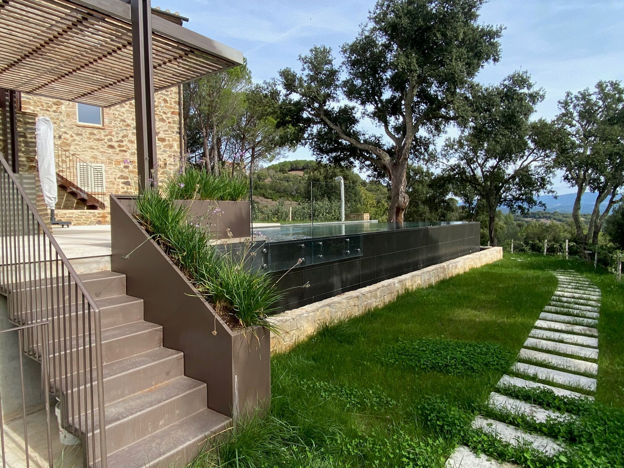 Infinity swimming pool Swimming pool By INDALO PISCINE