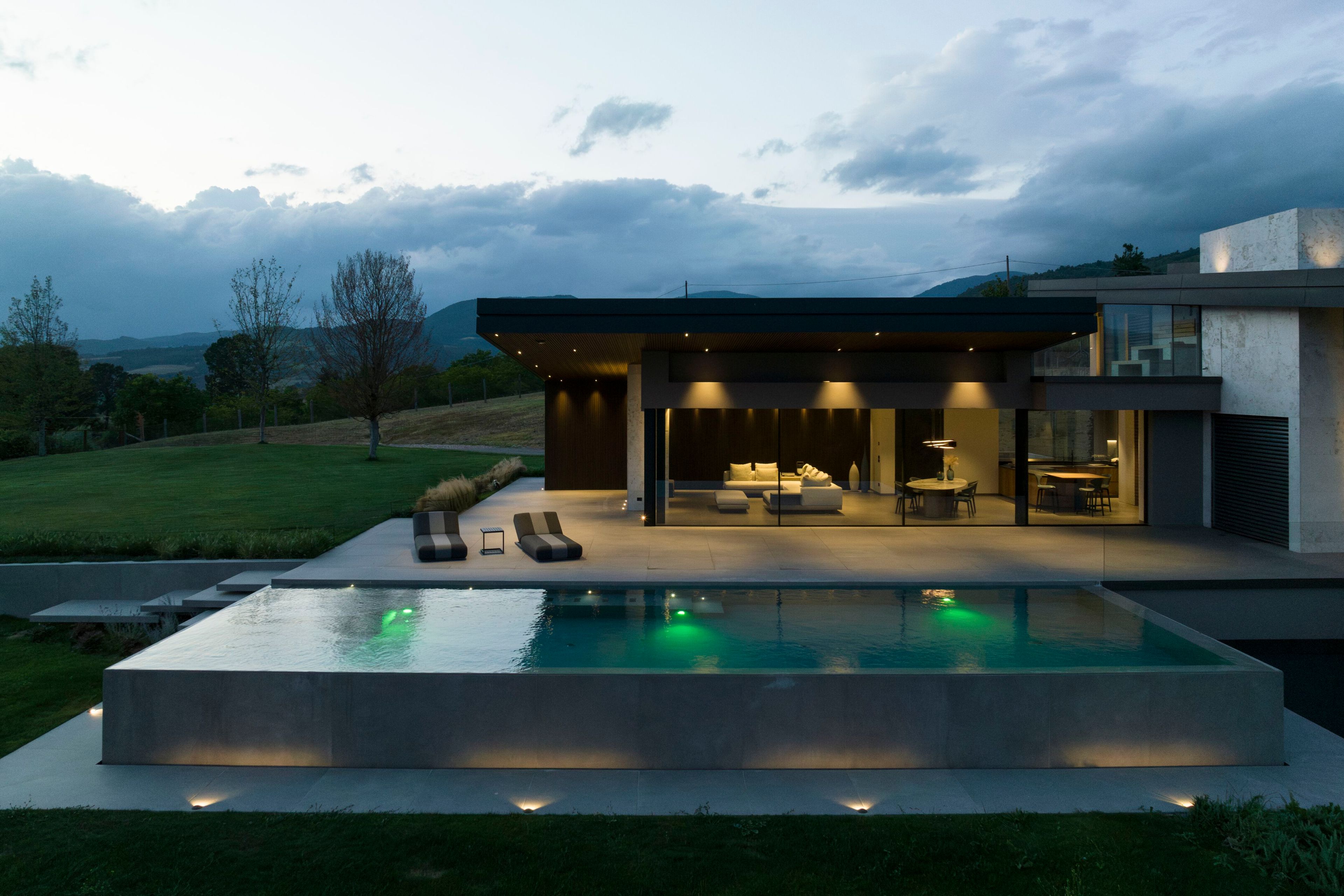 Swimming pool Infinity swimming pool By INDALO PISCINE