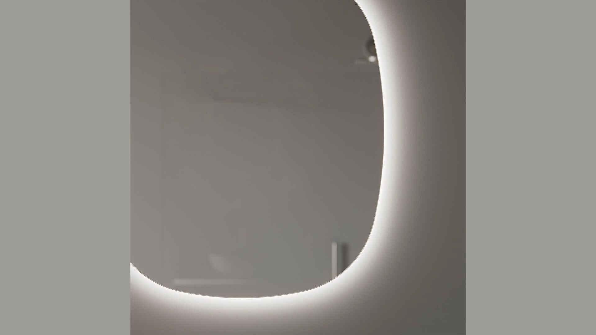 CLAIRE+ Mirror By INDA®