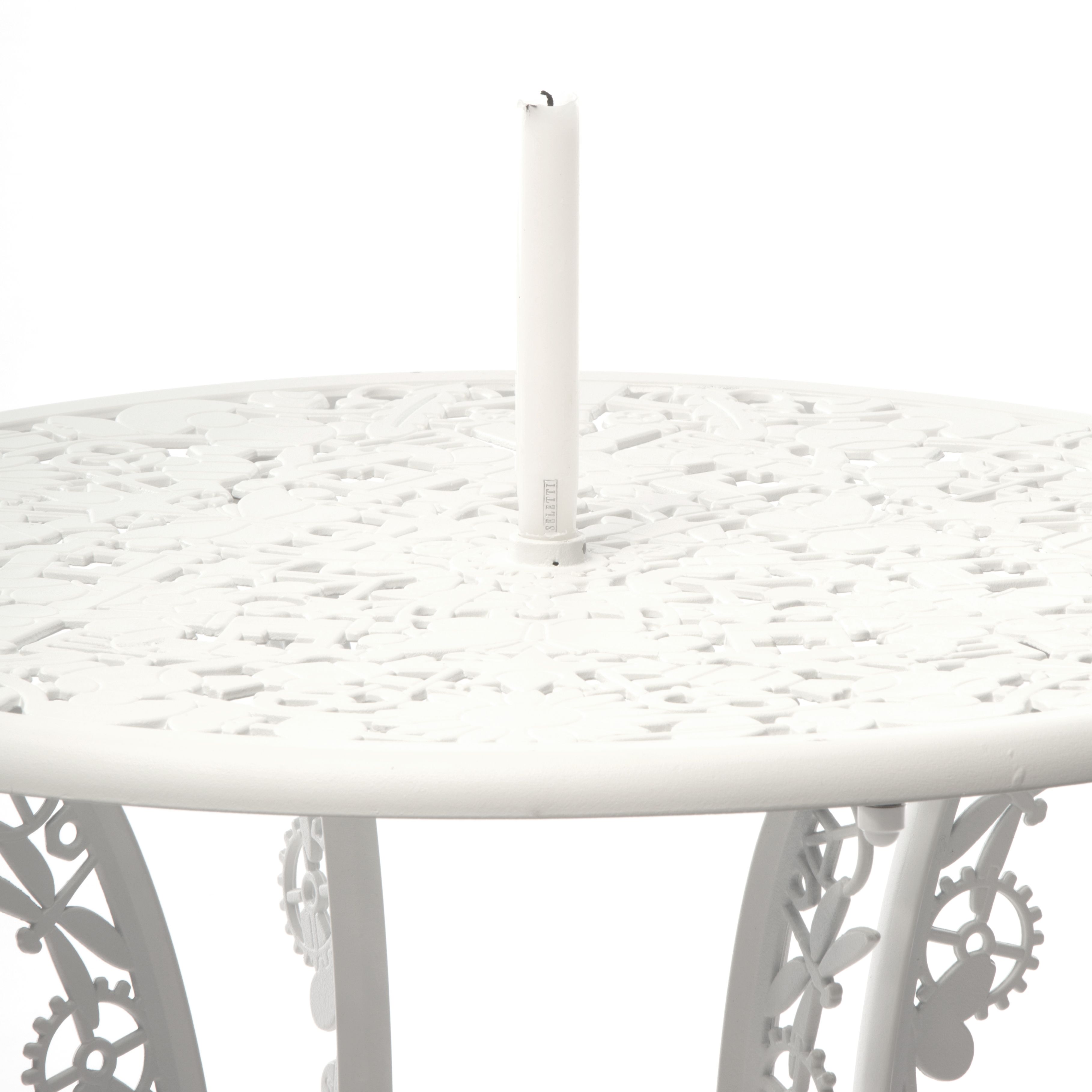 INDUSTRY | Round table By Seletti design Studio Job