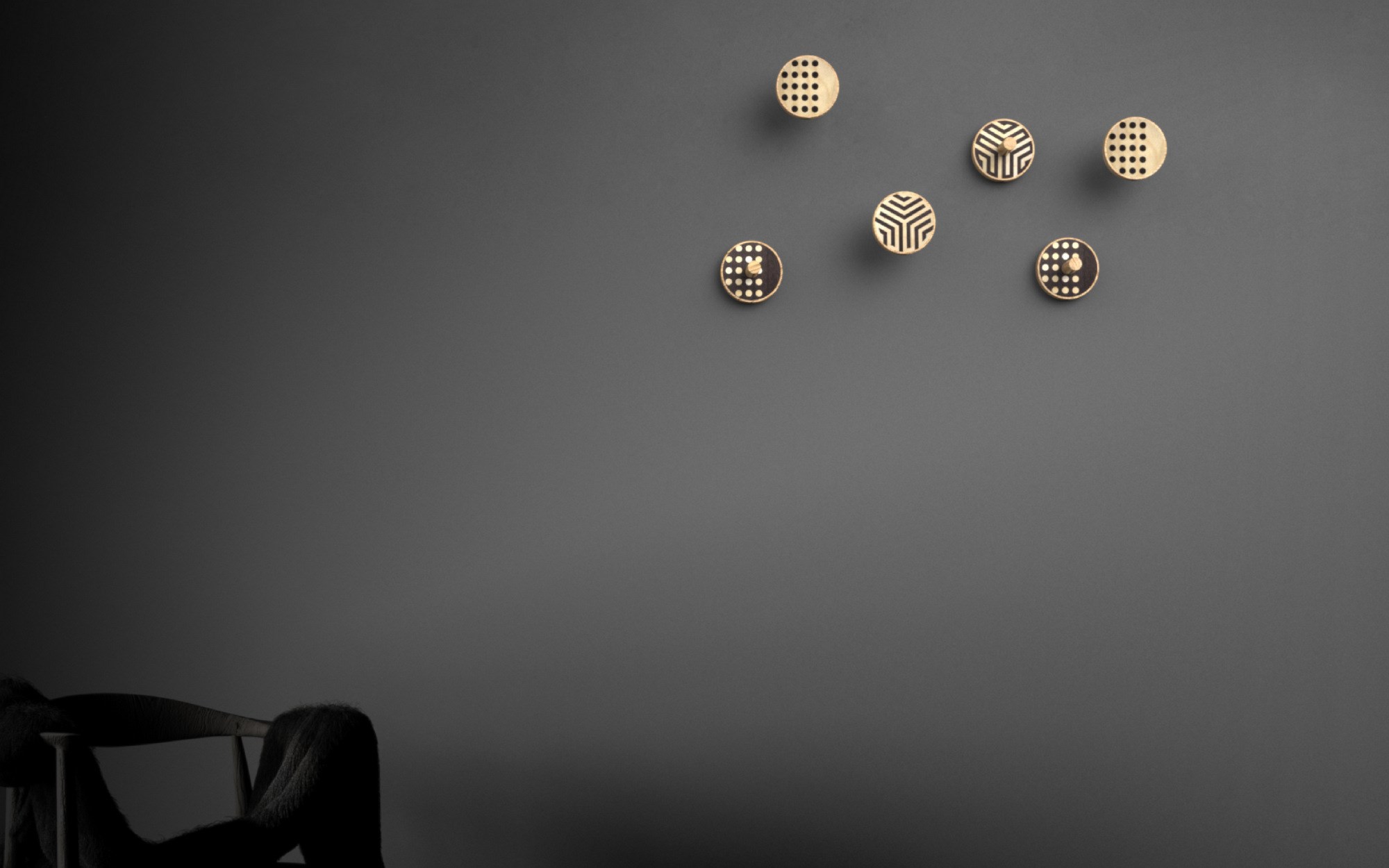INVERSO POINT WARM Coat rack By LIGNIS®