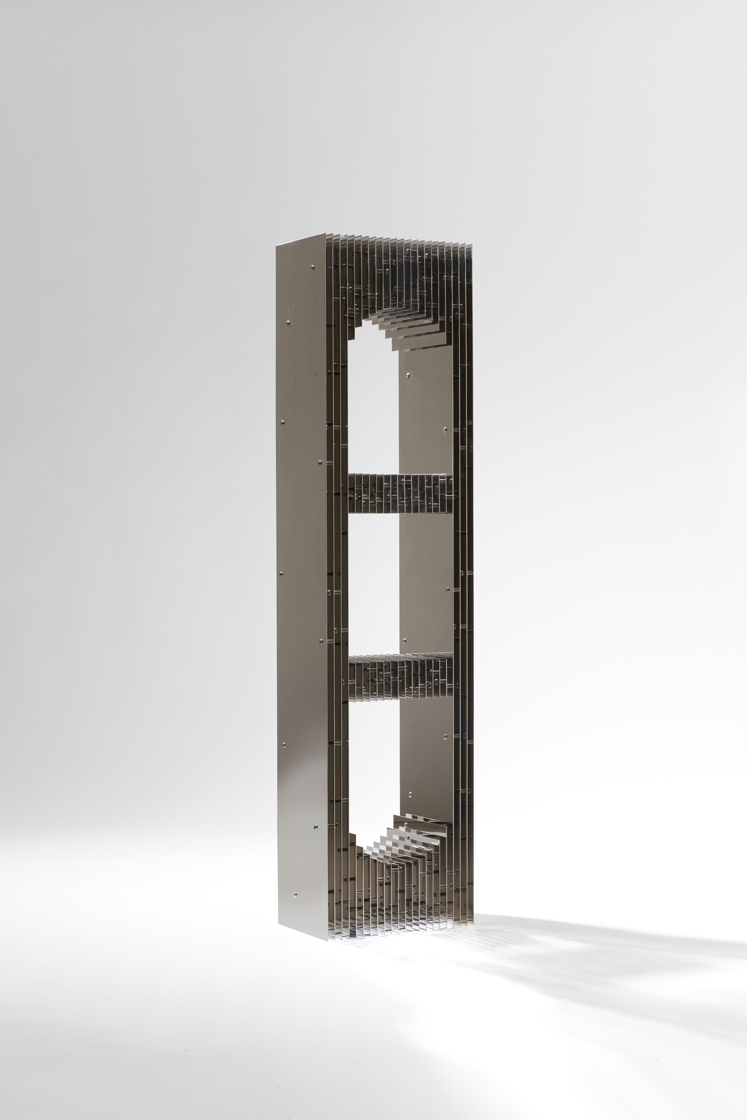 INVISIBLE SHELF bookcase By MOVIMENTO